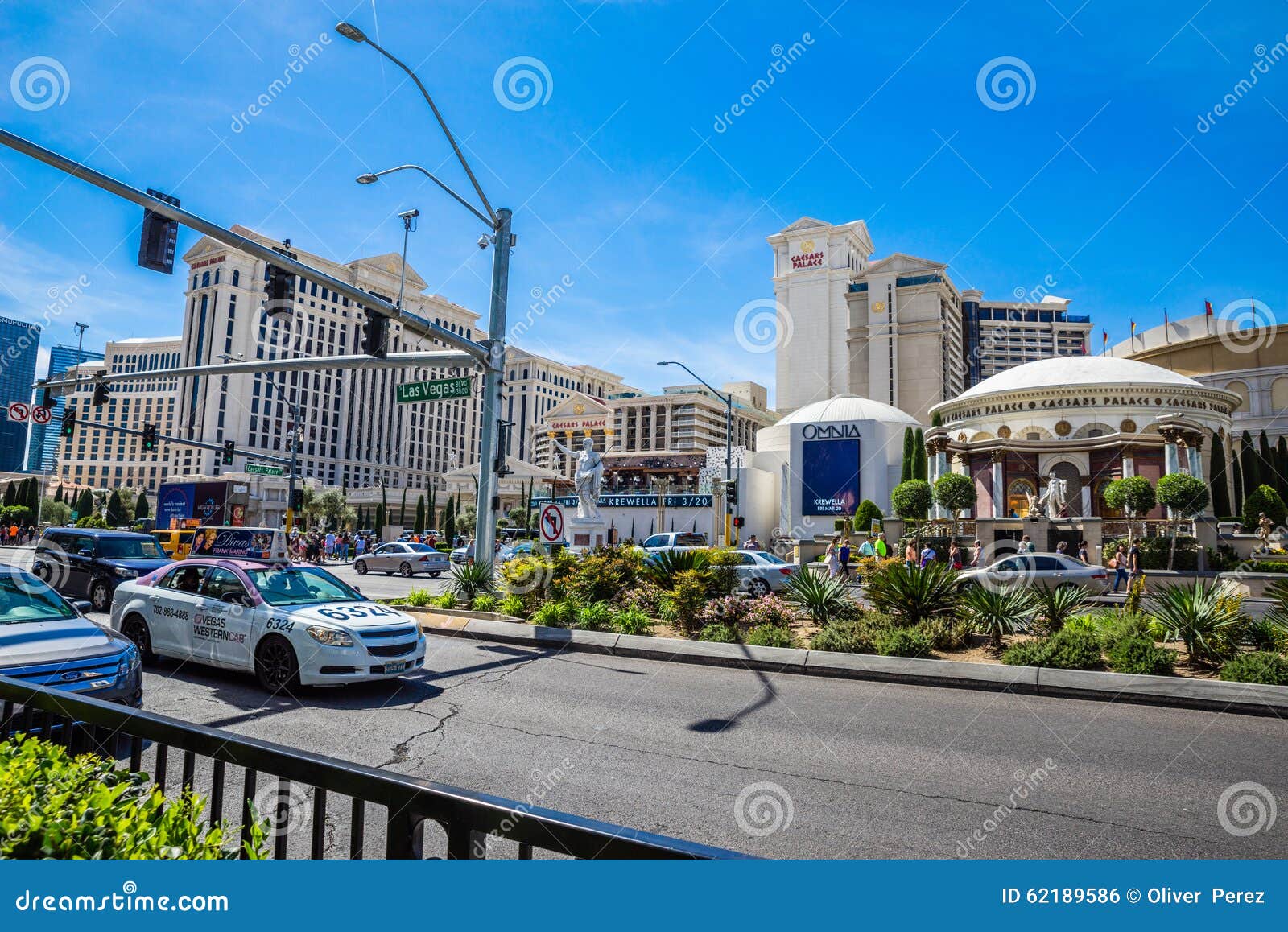 Driving through the Las Vegas Strip Editorial Photo - Image of sidewalk ...