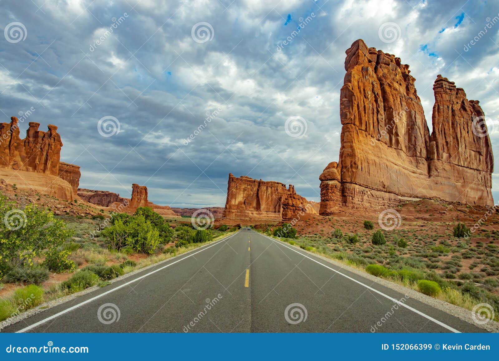 Driving through Utah stock image. Image of america, landscape - 152066399