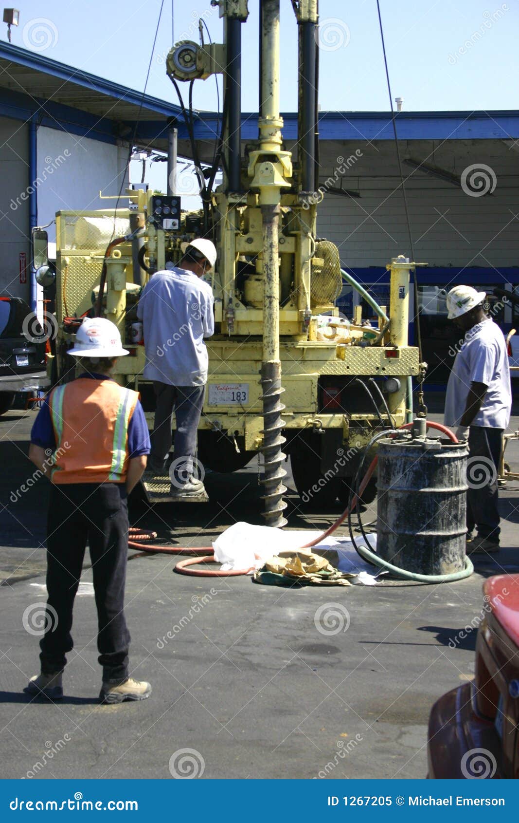 Drlling rig and crew stock image. Image of diversity, truck - 1267205