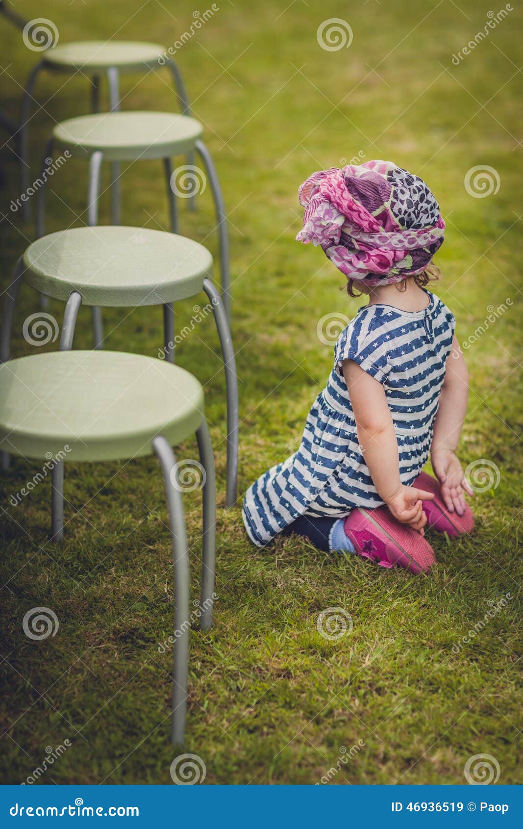 Droevig en vermoeid meisje stock afbeelding. Image of boos - 46936519