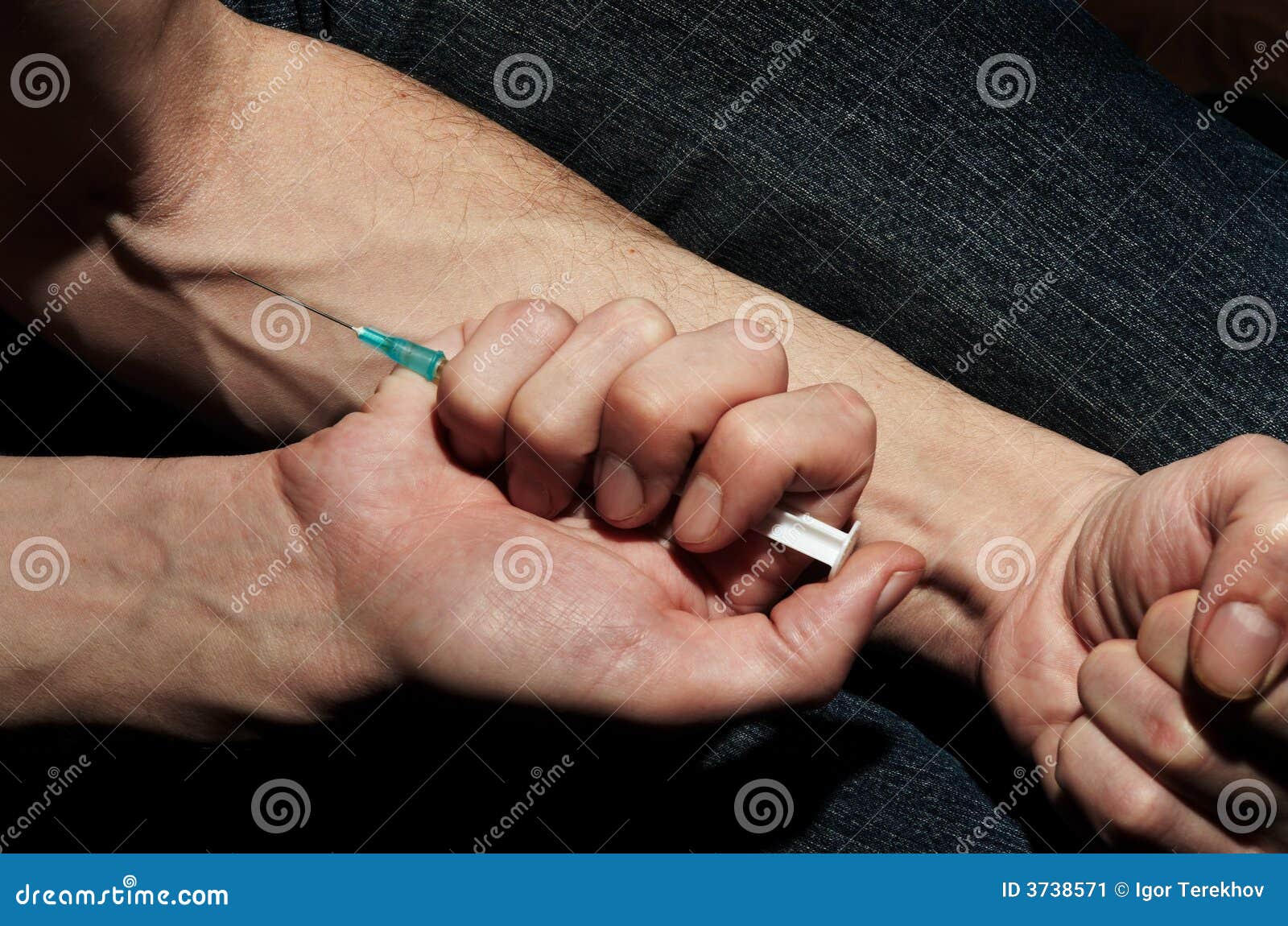 Droga en una vena imagen de archivo. Imagen de médico - 3738571