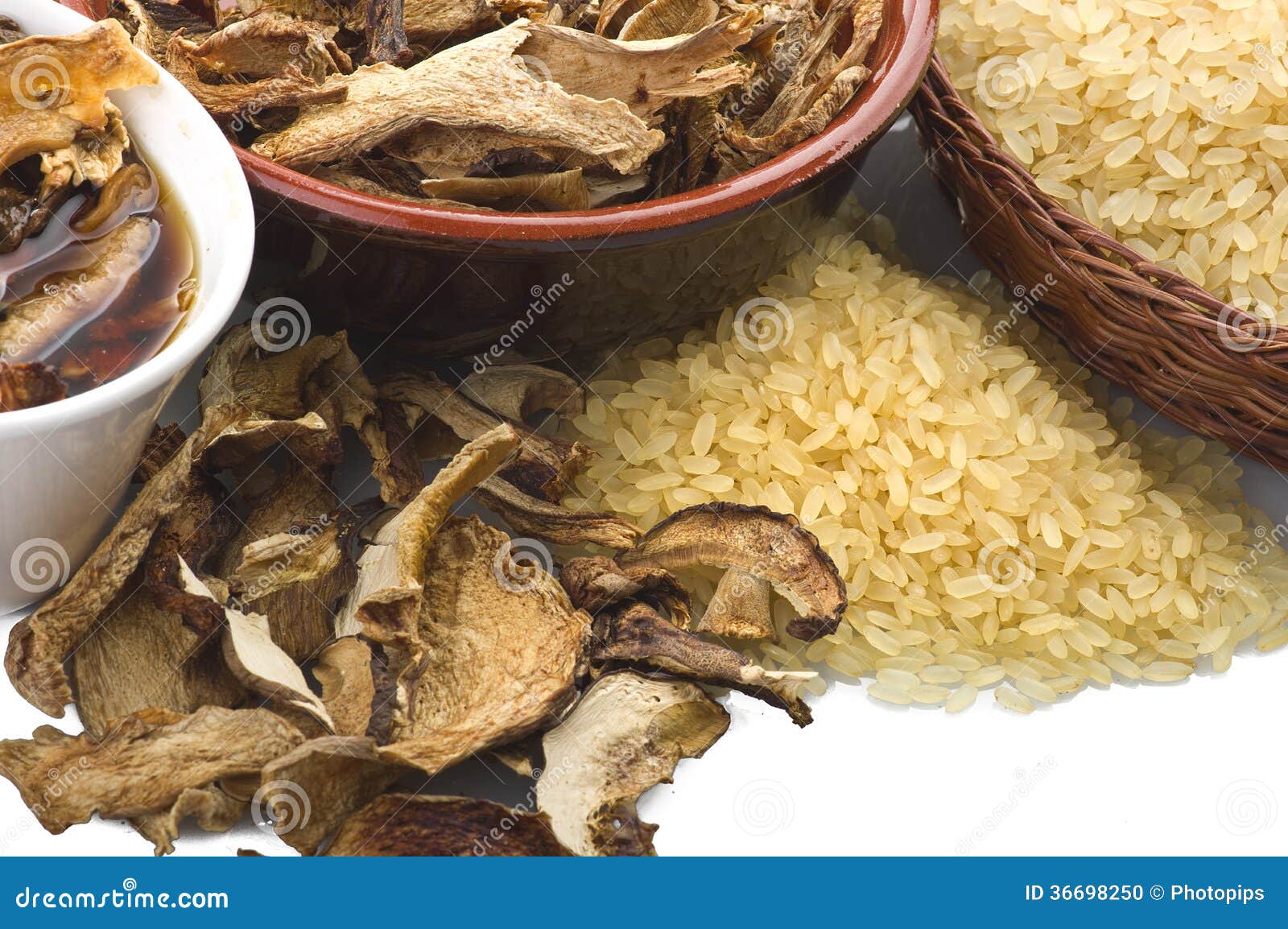 Droge porcinipaddestoelen stock foto. Image of eten, diner - 36698250