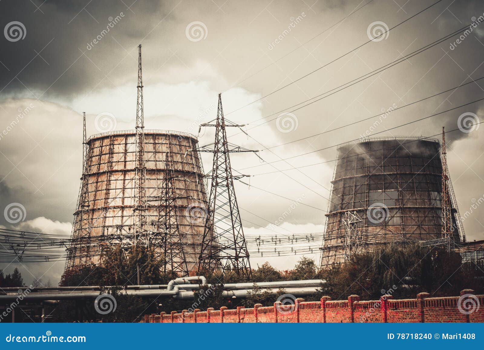 Droge Stroken Van Multicolored Verf Met Barsten Stock Foto - Image of ...