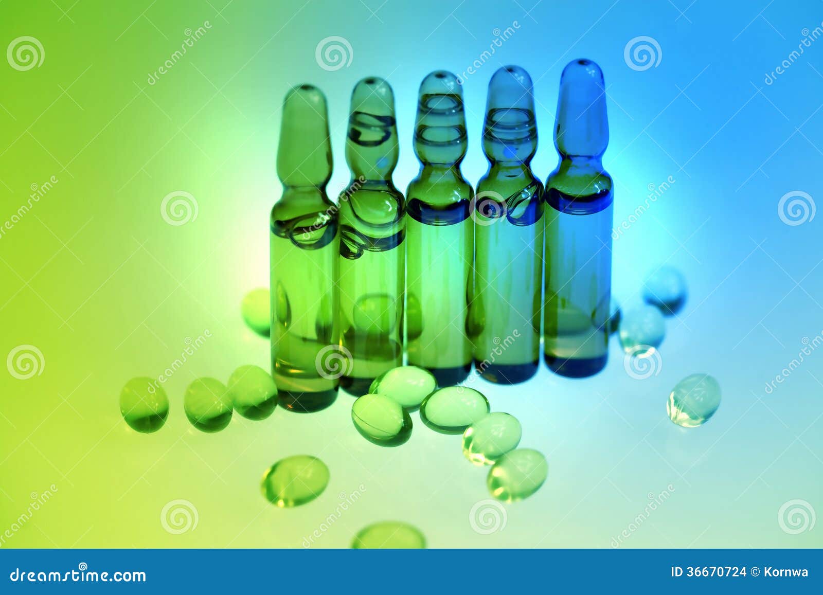 Drogen Oder Vitamine in Der Phiole Stockfoto - Bild von drogen, kapseln ...