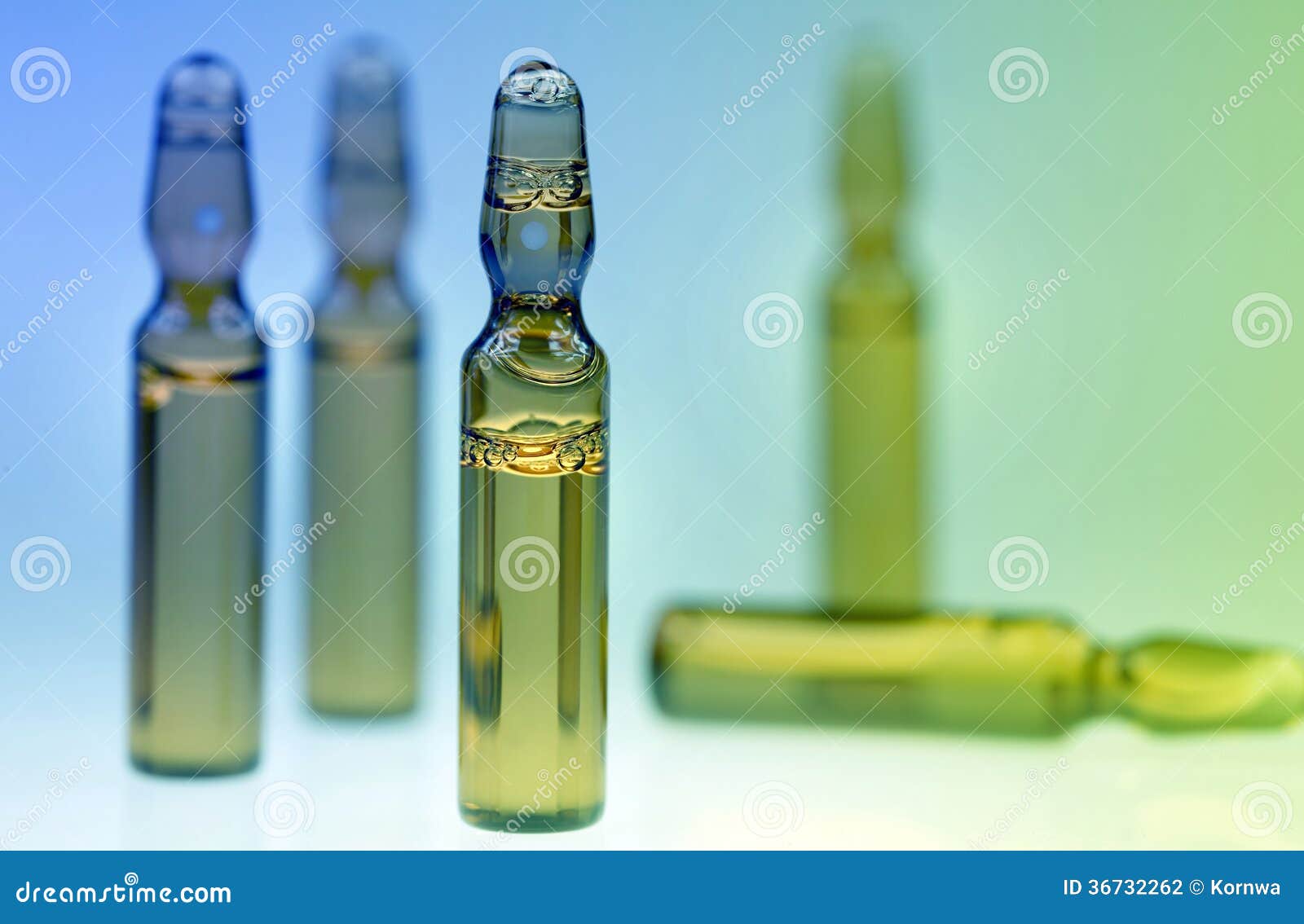 Drogen Oder Vitamine in Der Phiole Stockfoto - Bild von kalzium ...