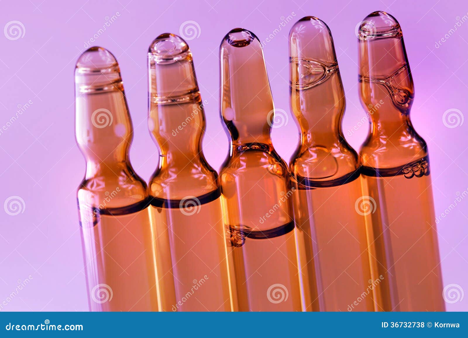 Drogen Oder Vitamine in Der Phiole Stockfoto - Bild von drogen, tropfen ...