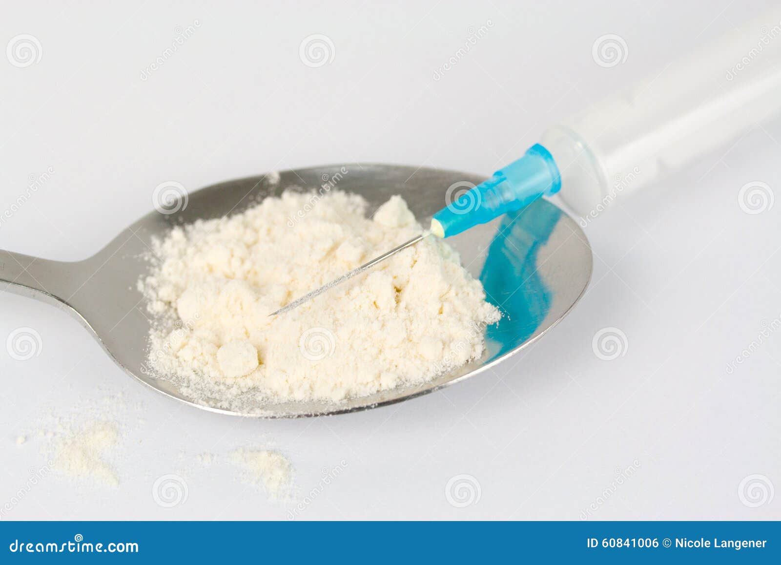 Droghe con la siringa fotografia stock. Immagine di farmacia - 60841006