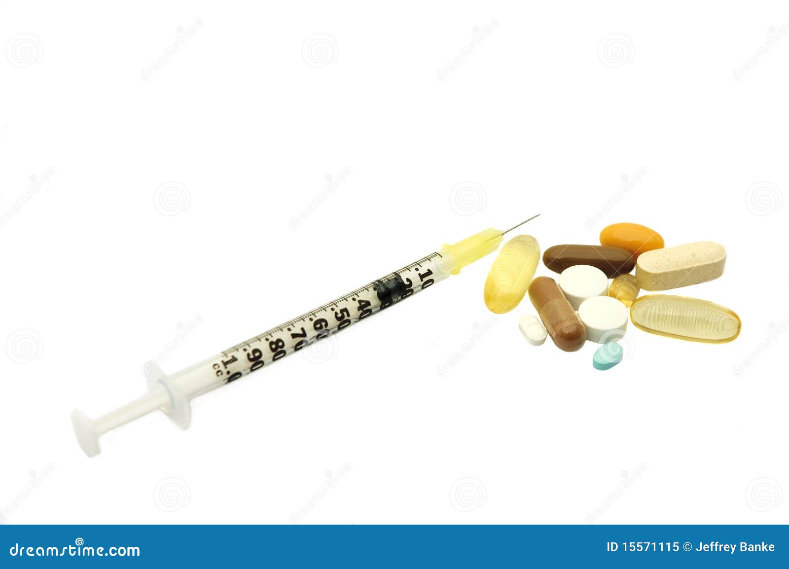 Droghe e una siringa immagine stock. Immagine di medicina - 15571115