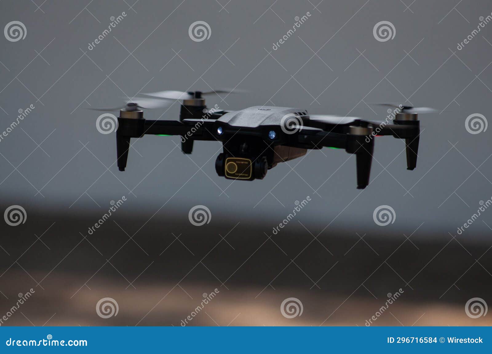 Drones volando en el cielo foto de archivo. Imagen de perspectiva ...