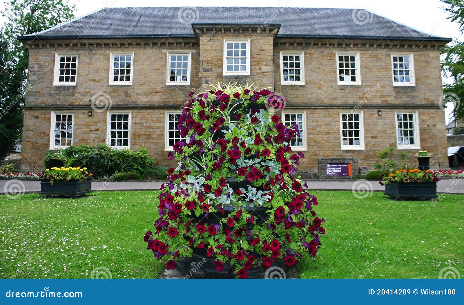 Dronfield Library Derbyshire Stock Image - Image of windows, dronfield ...
