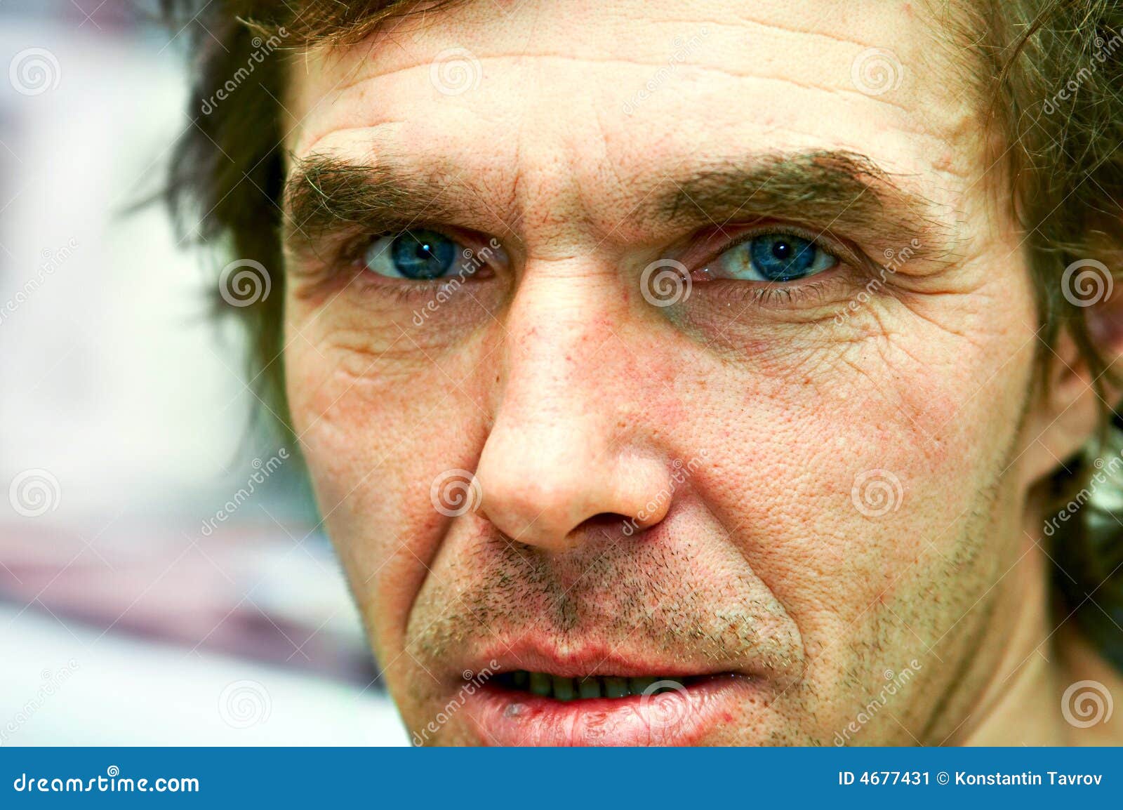 Dronken persoon stock afbeelding. Image of gezicht, baard - 4677431