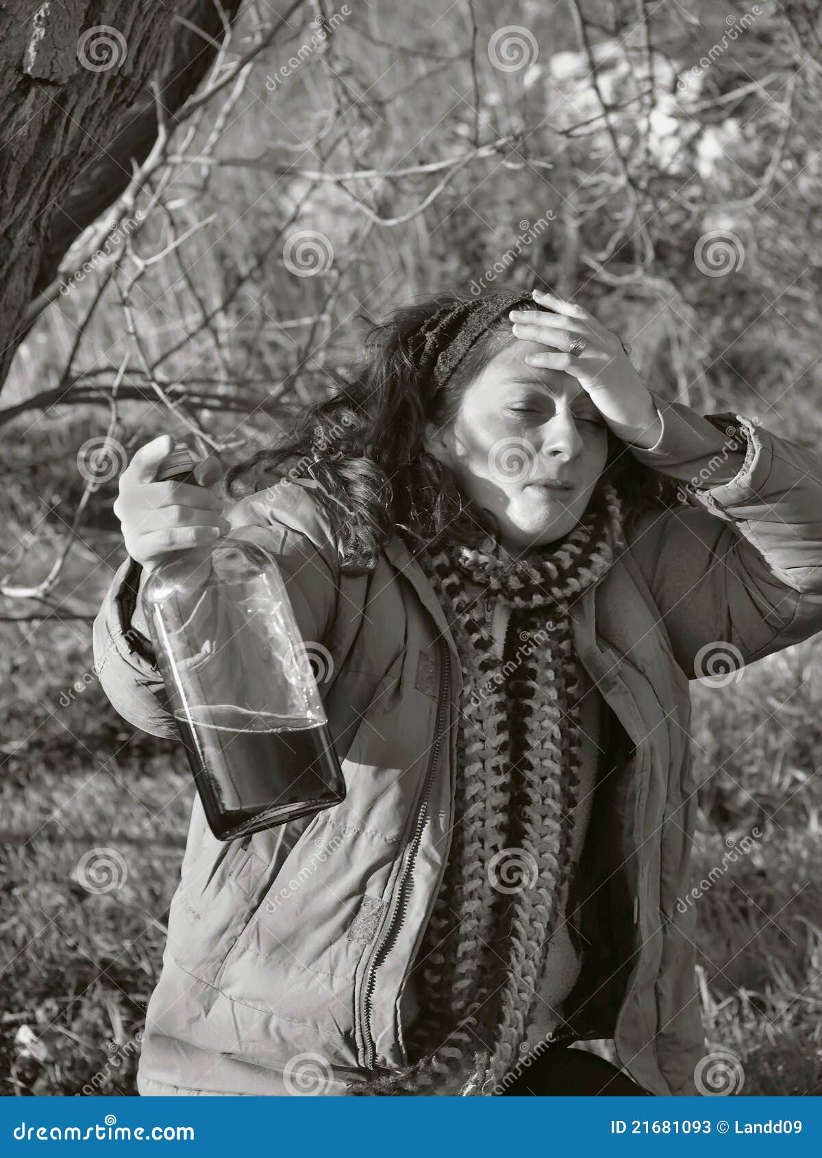 Dronken vrouw 5 stock afbeelding. Image of geneesmiddel - 21681093