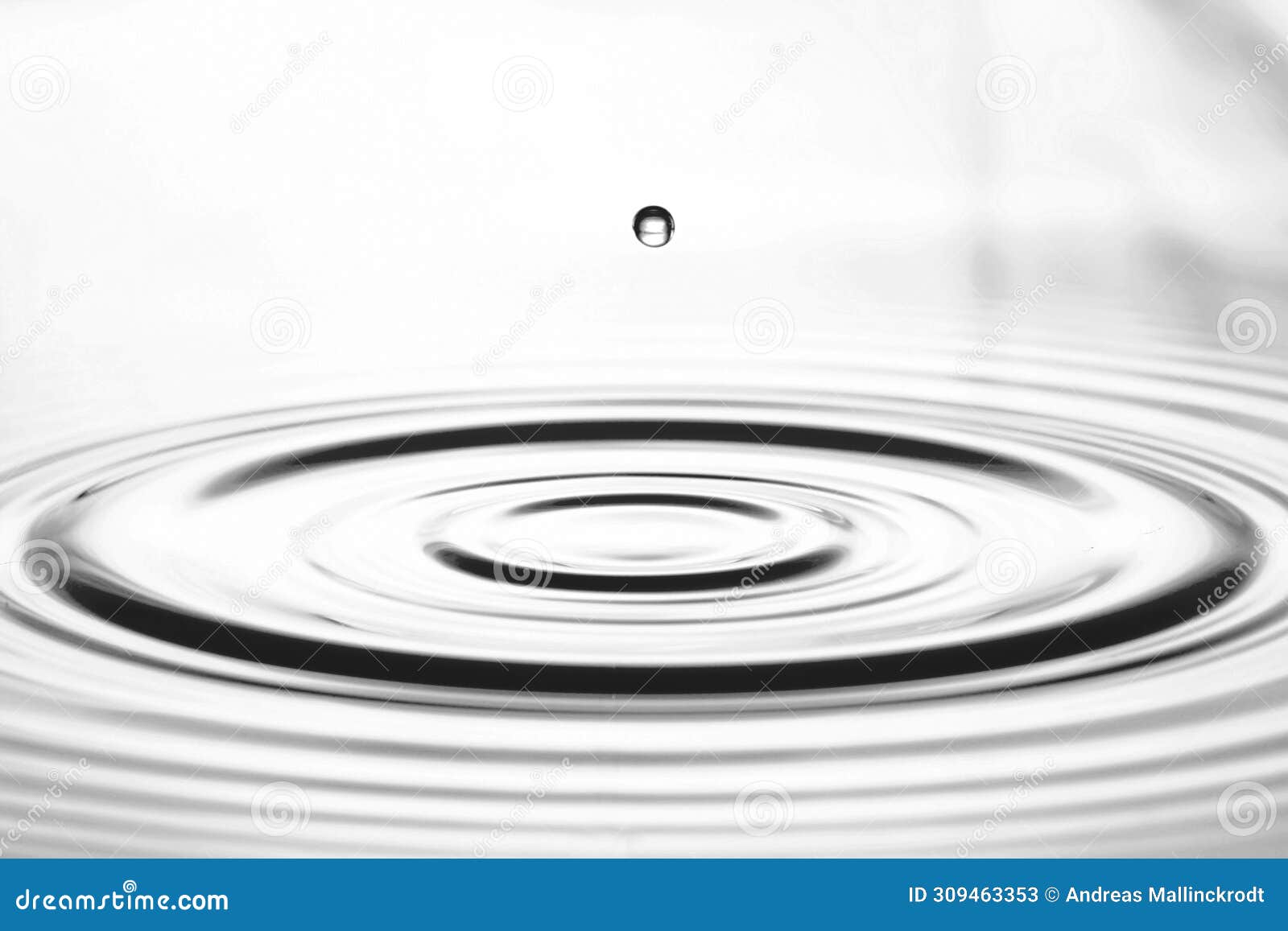 A Water Drop Causes Circular Waves on the Surface Stock Illustration ...