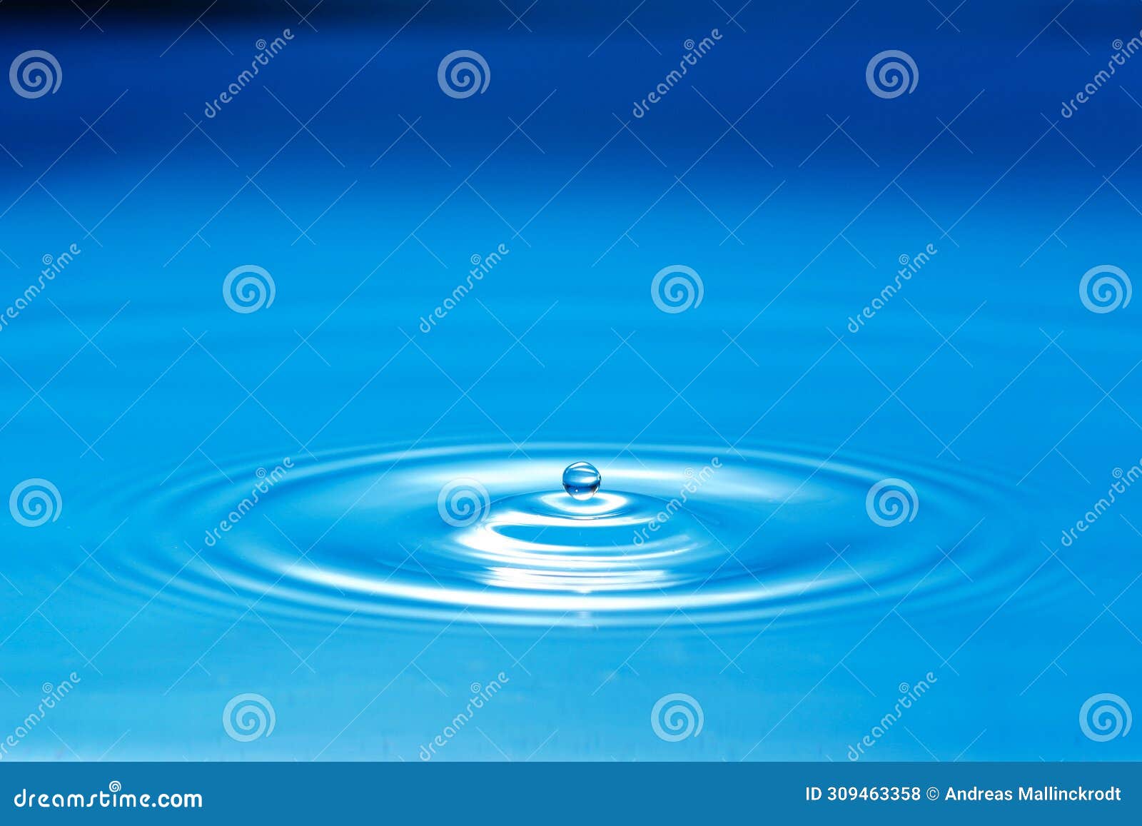 A Drop Causes Circular Waves on the Surface Stock Illustration ...