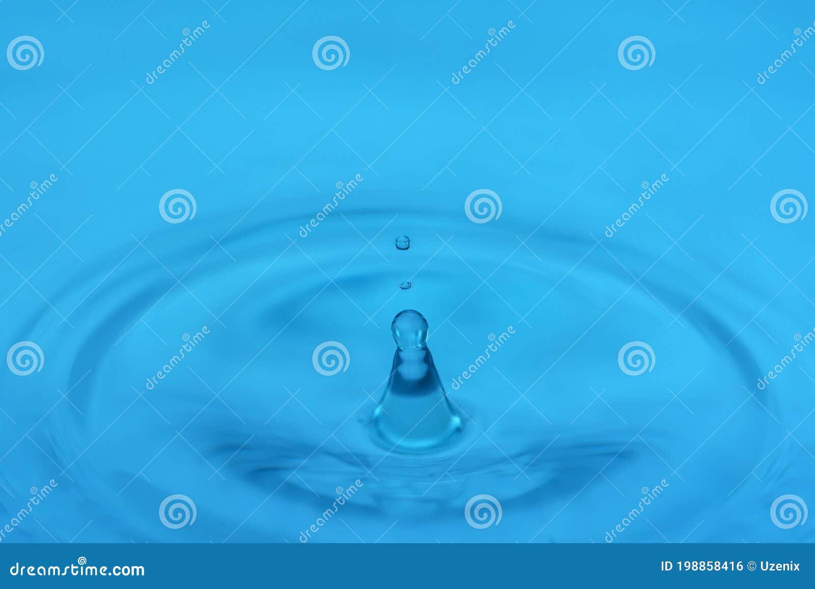 Drop Falling on the Water Surface Close Up with Circles on the Water ...