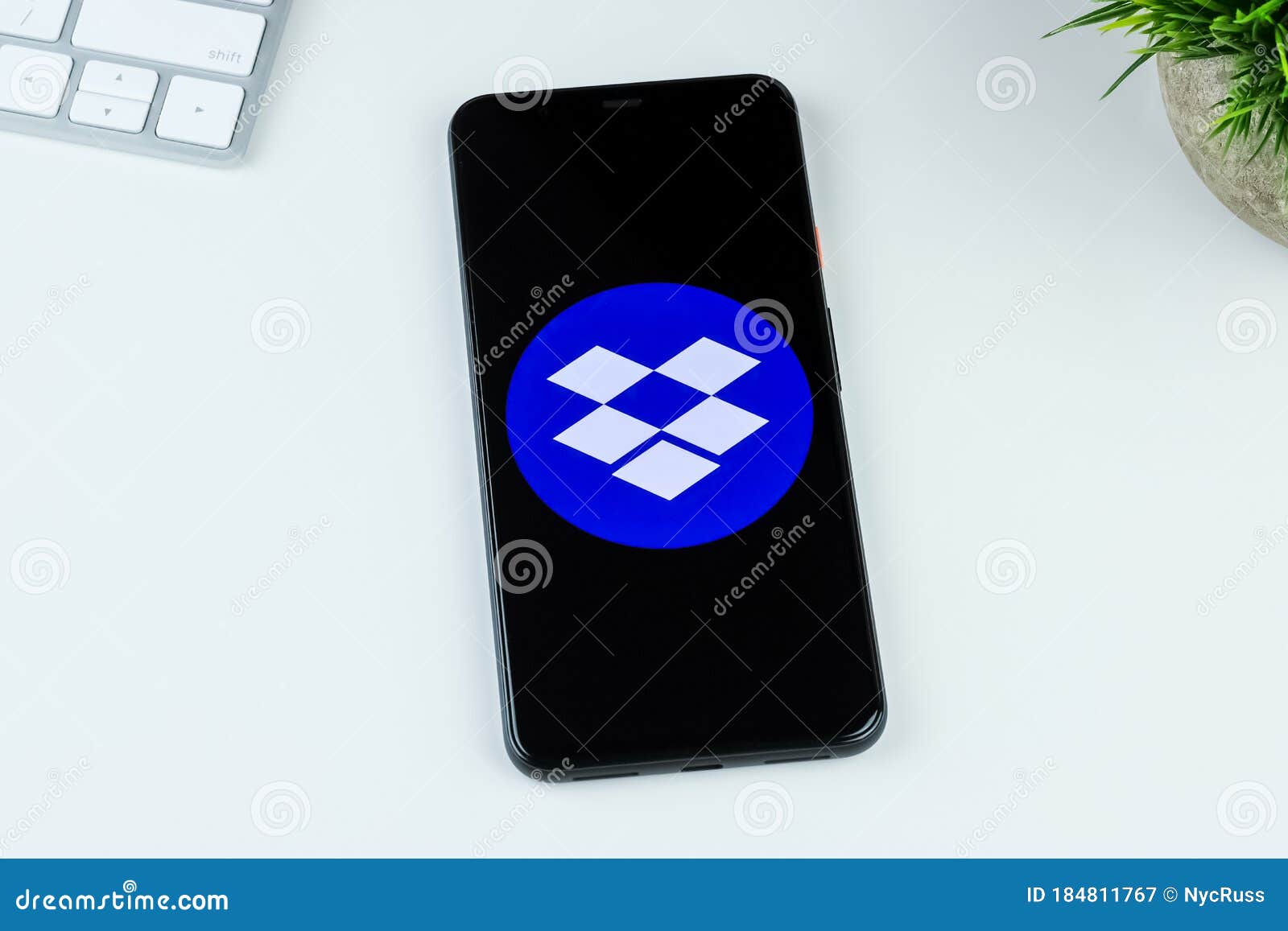 Dropbox App Logo on a Smartphone Screen. Editorial Photography - Image ...