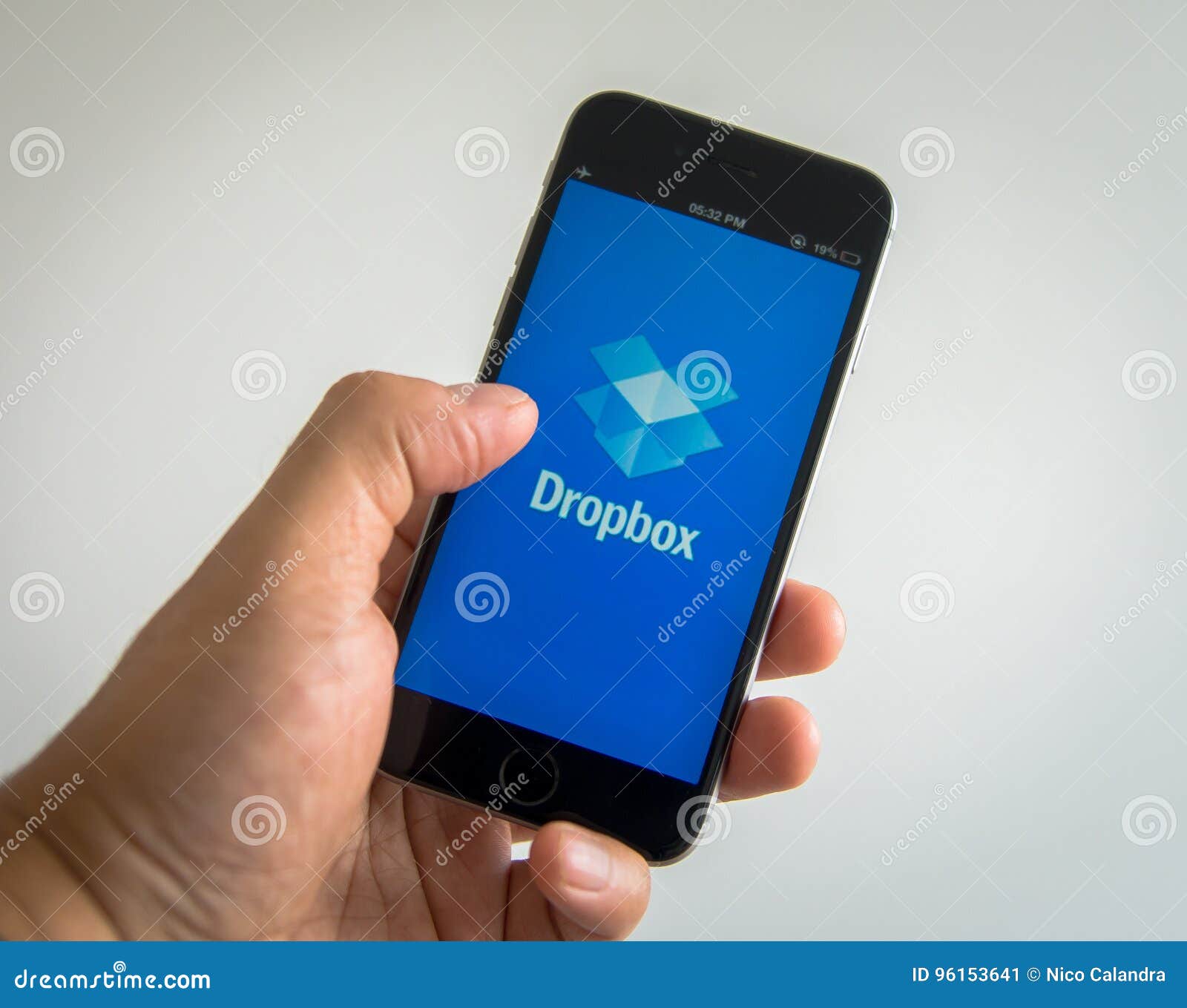 Dropbox log on screen editorial photo. Image of business - 96153641