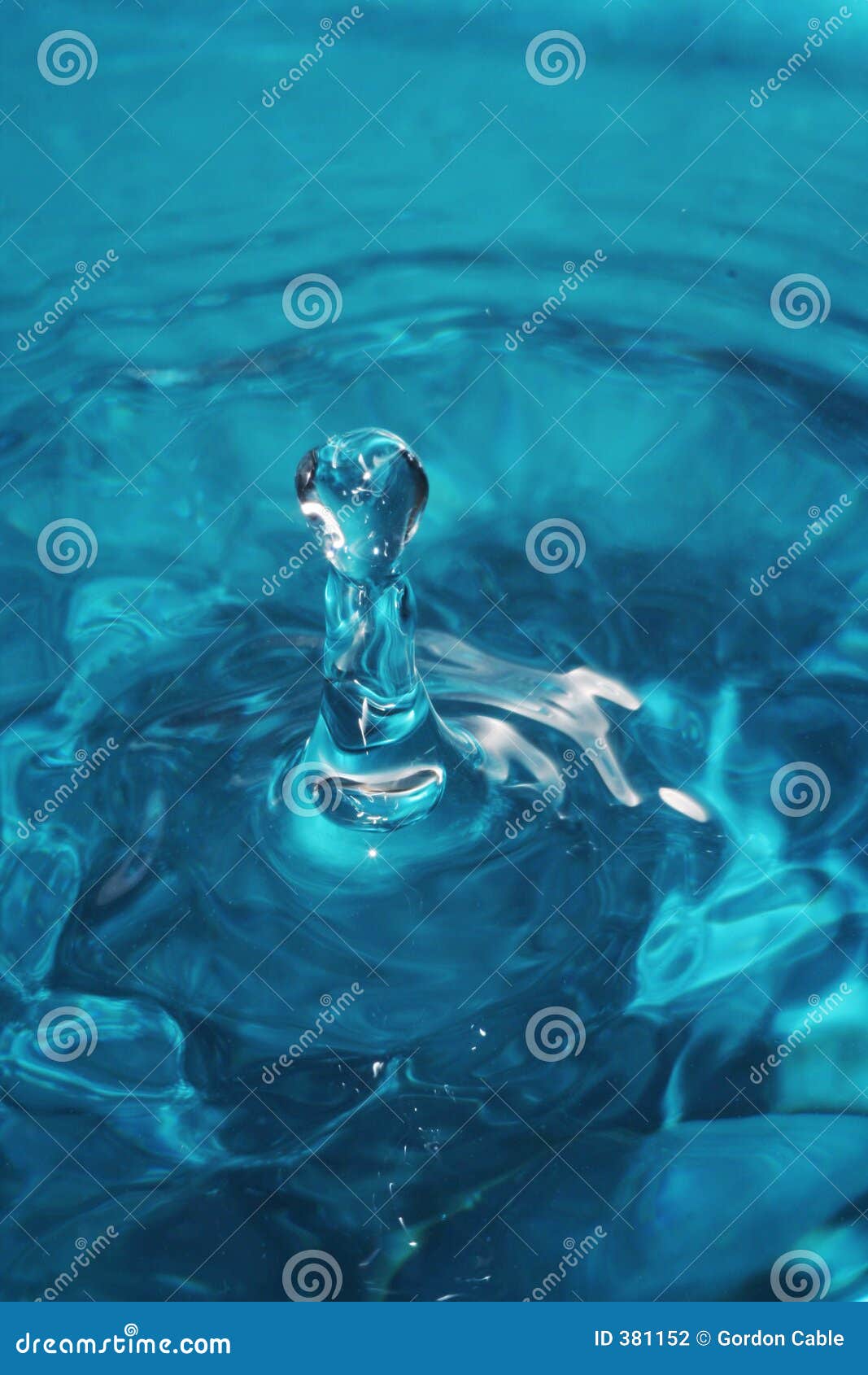 Droppe 2 arkivfoto. Bild av snabb, kallt, vattnig, overkligt - 381152