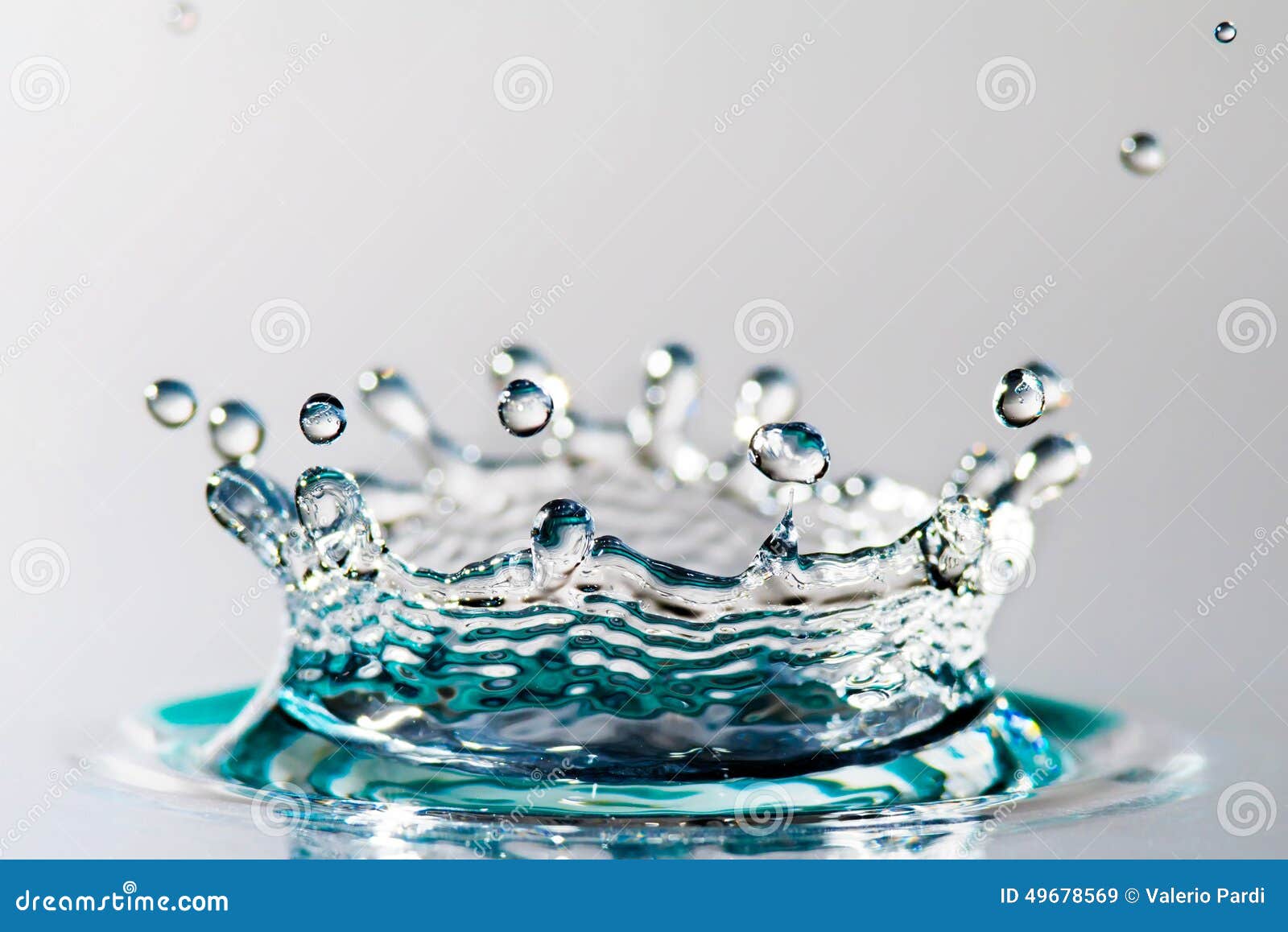 Droppe Av Vatten Med Kronan Fotografering för Bildbyråer - Bild av bild ...