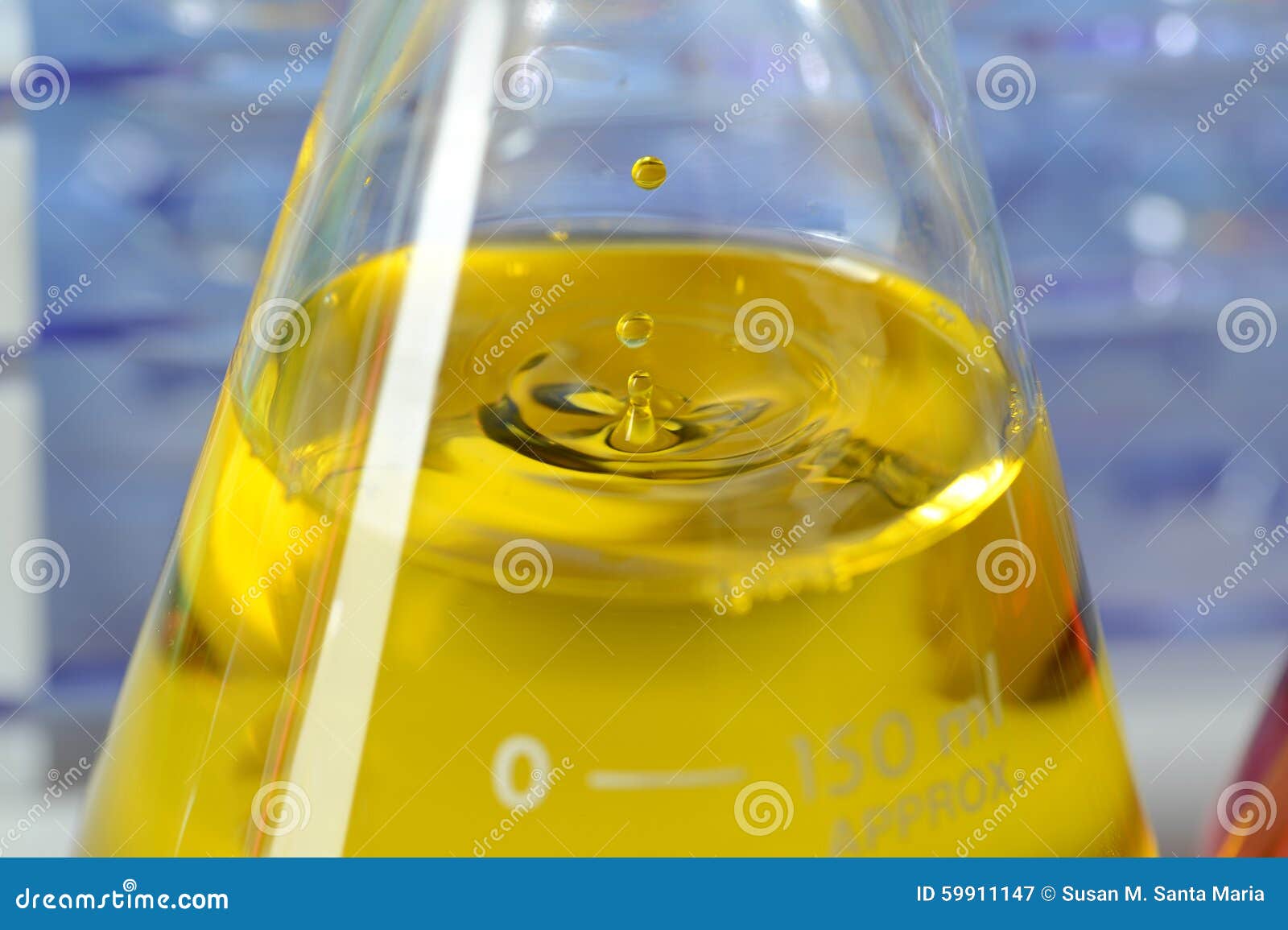 Drops Falling in Volumetric Flask Stock Image - Image of glass, tool ...