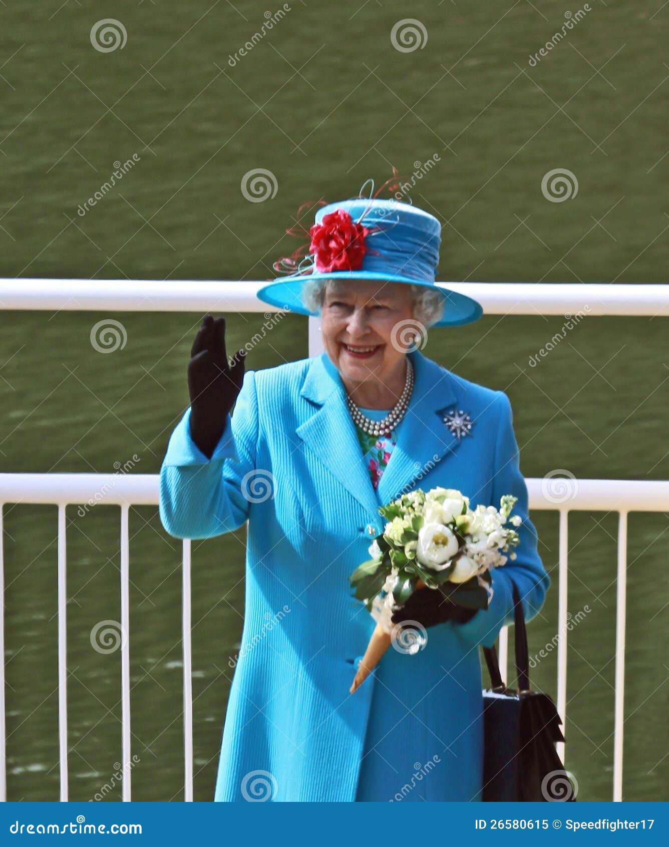 Drottning Elizabeth II redaktionell foto. Bild av hatt - 26580615