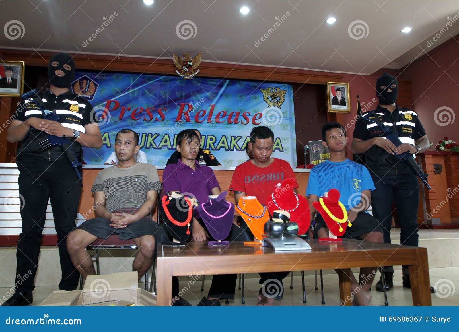 Drug smugglers editorial photography. Image of central - 69686367