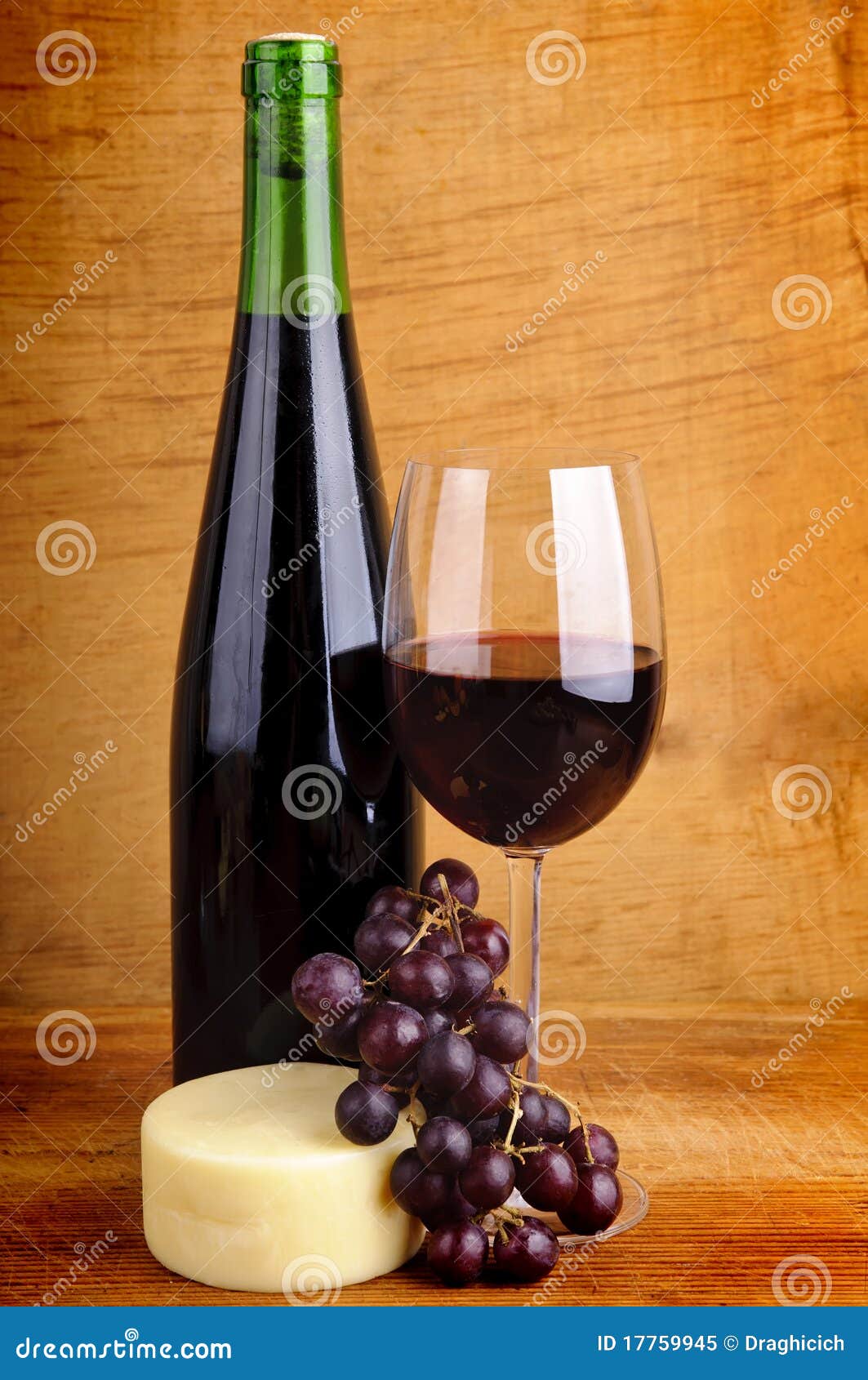 Druiven, wijn en kaas stock afbeelding. Image of hout - 17759945