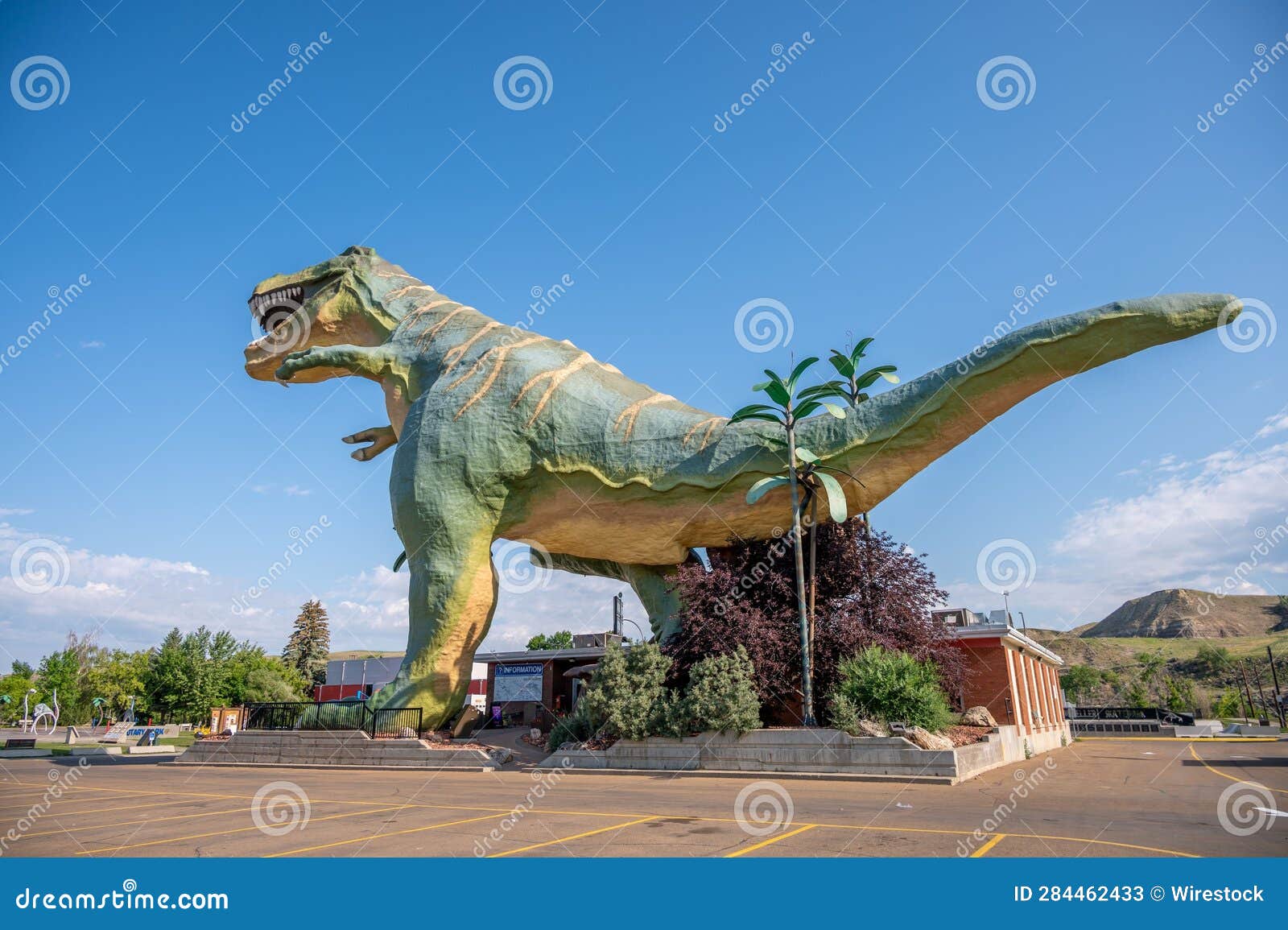 Worlds Largest Dinosaur Located in Drumheller Editorial Stock Photo ...
