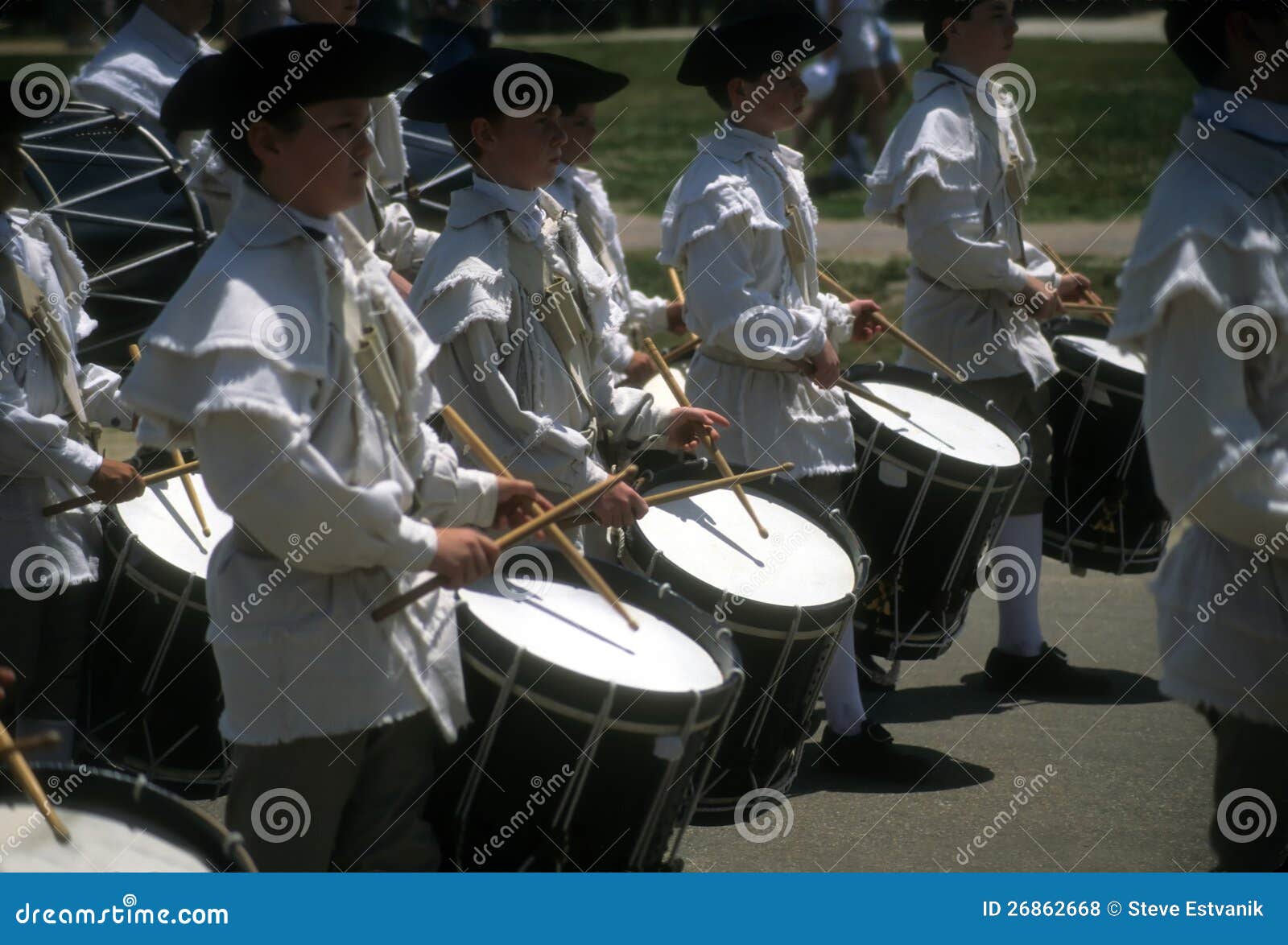 Drummers in White Colonial Uniforms March Editorial Stock Photo - Image ...