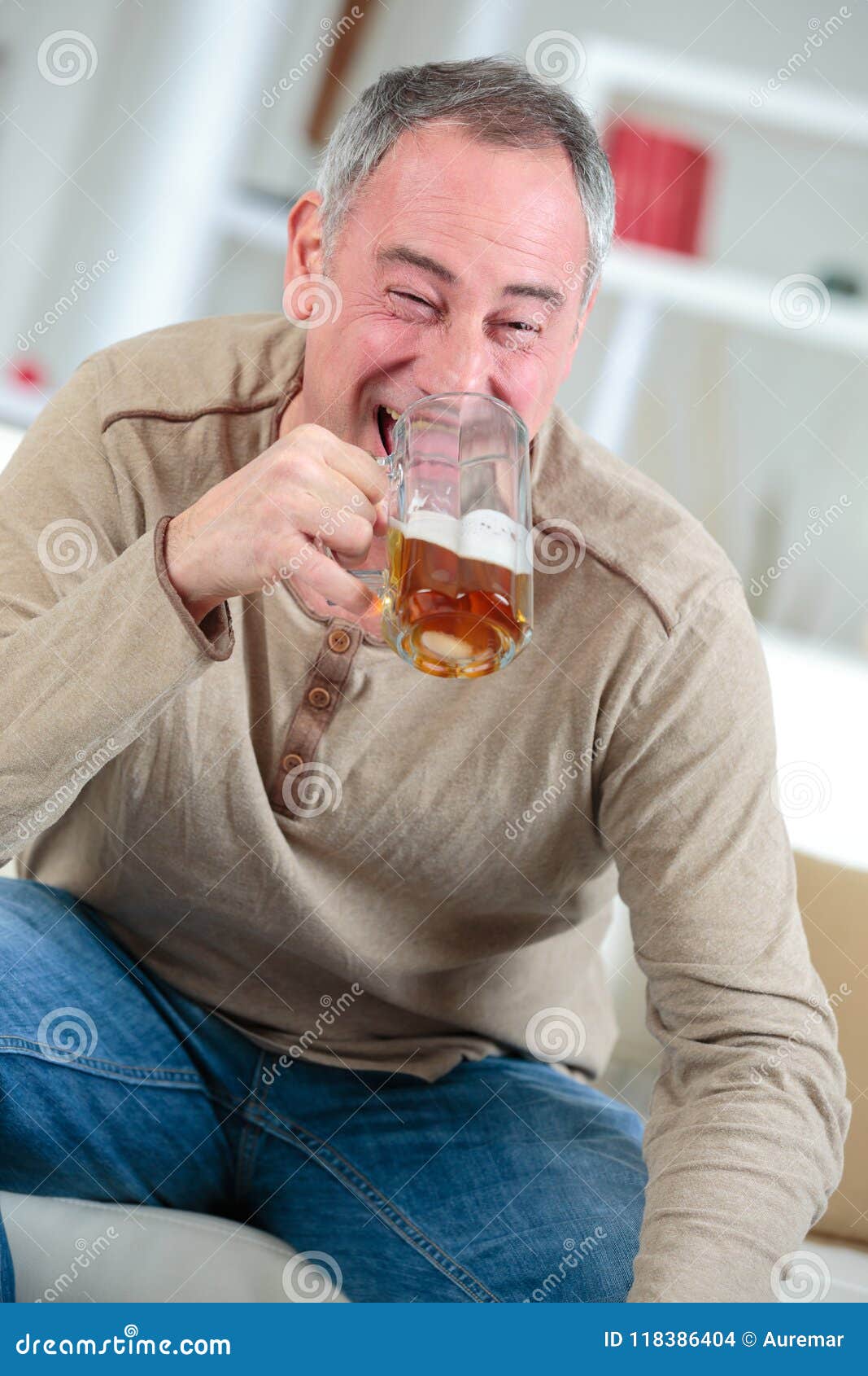 Drunk man drinking beer stock photo. Image of alcohol - 118386404