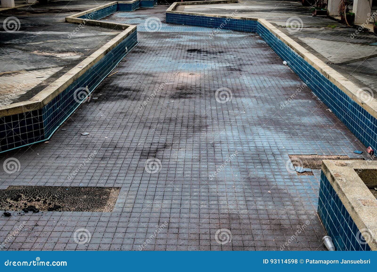 Dry Abandoned pool stock photo. Image of concrete, empty - 93114598
