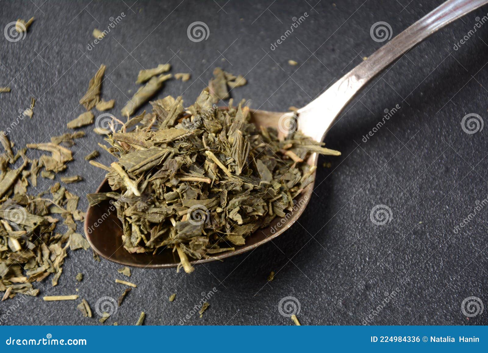 Dry Bancha Green Tea in a Spoon. Stock Photo - Image of japanese, herb ...