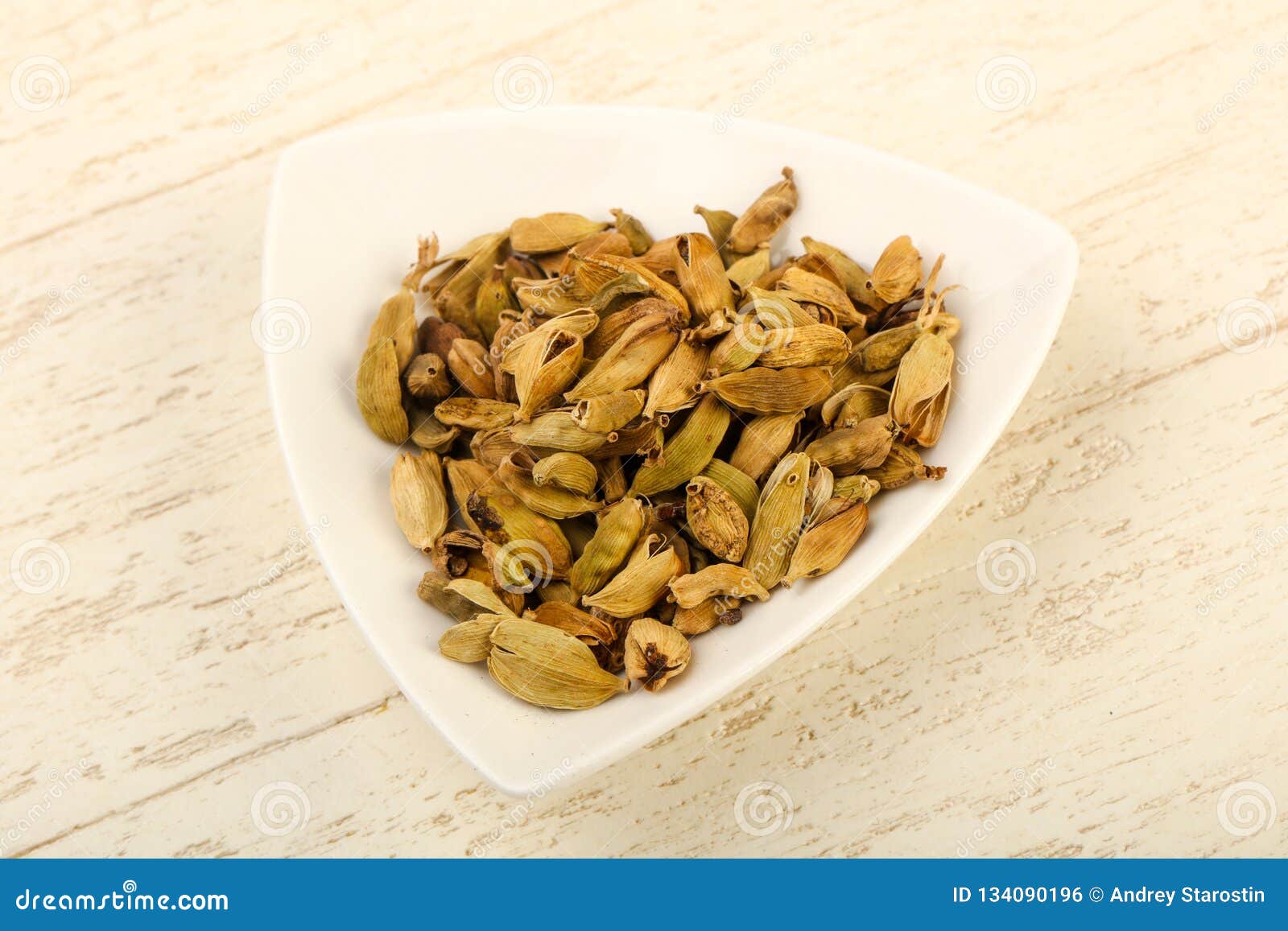 Dry cardamom seeds stock photo. Image of green, background - 134090196