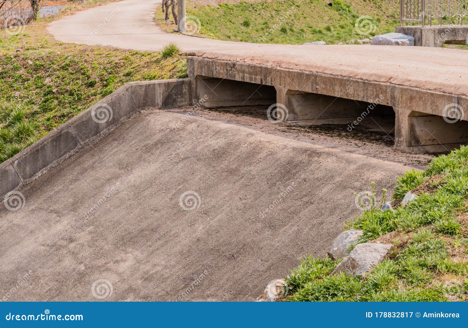 Dry Concrete Spillway in Park Stock Image - Image of power, park: 178832817