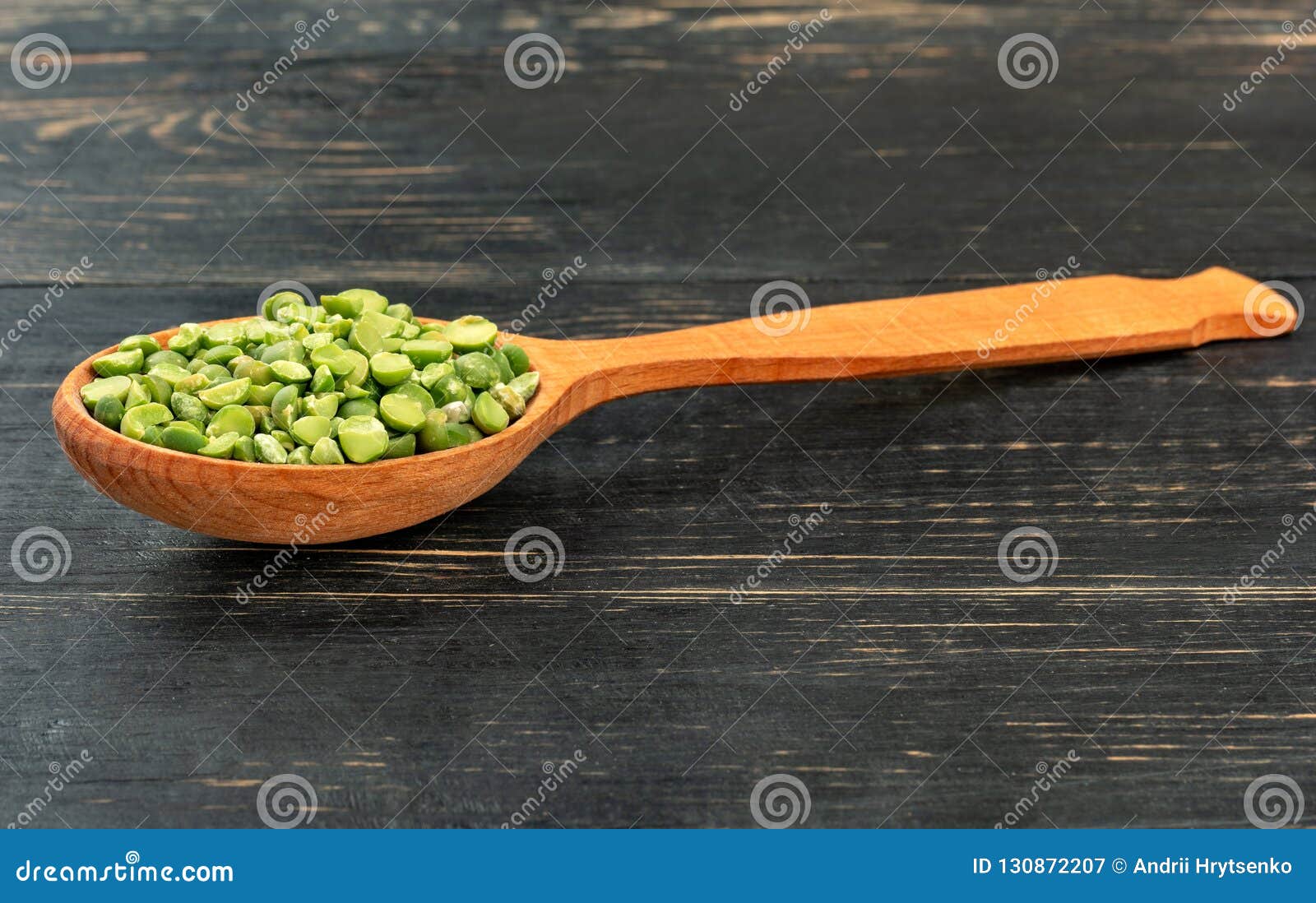 Dry green peas in spoon stock image. Image of mung, group - 130872207