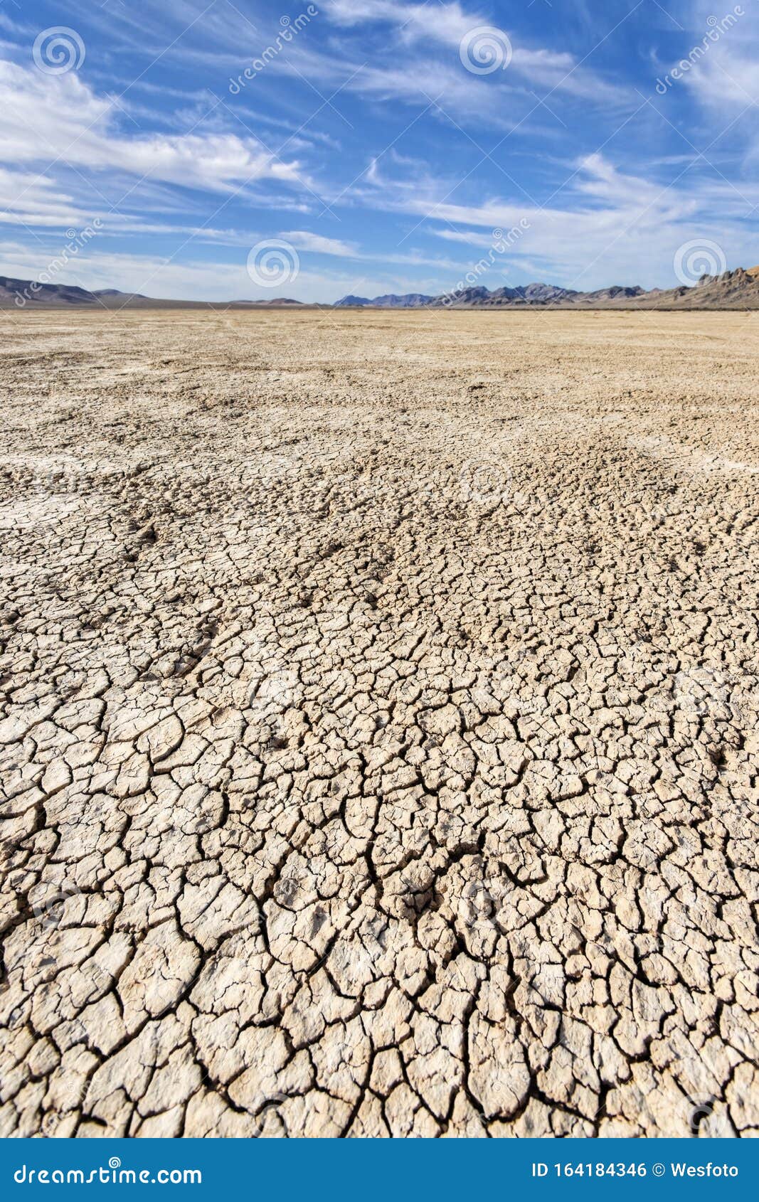 Dry Lake Bed stock photo. Image of horizon, landscape - 164184346