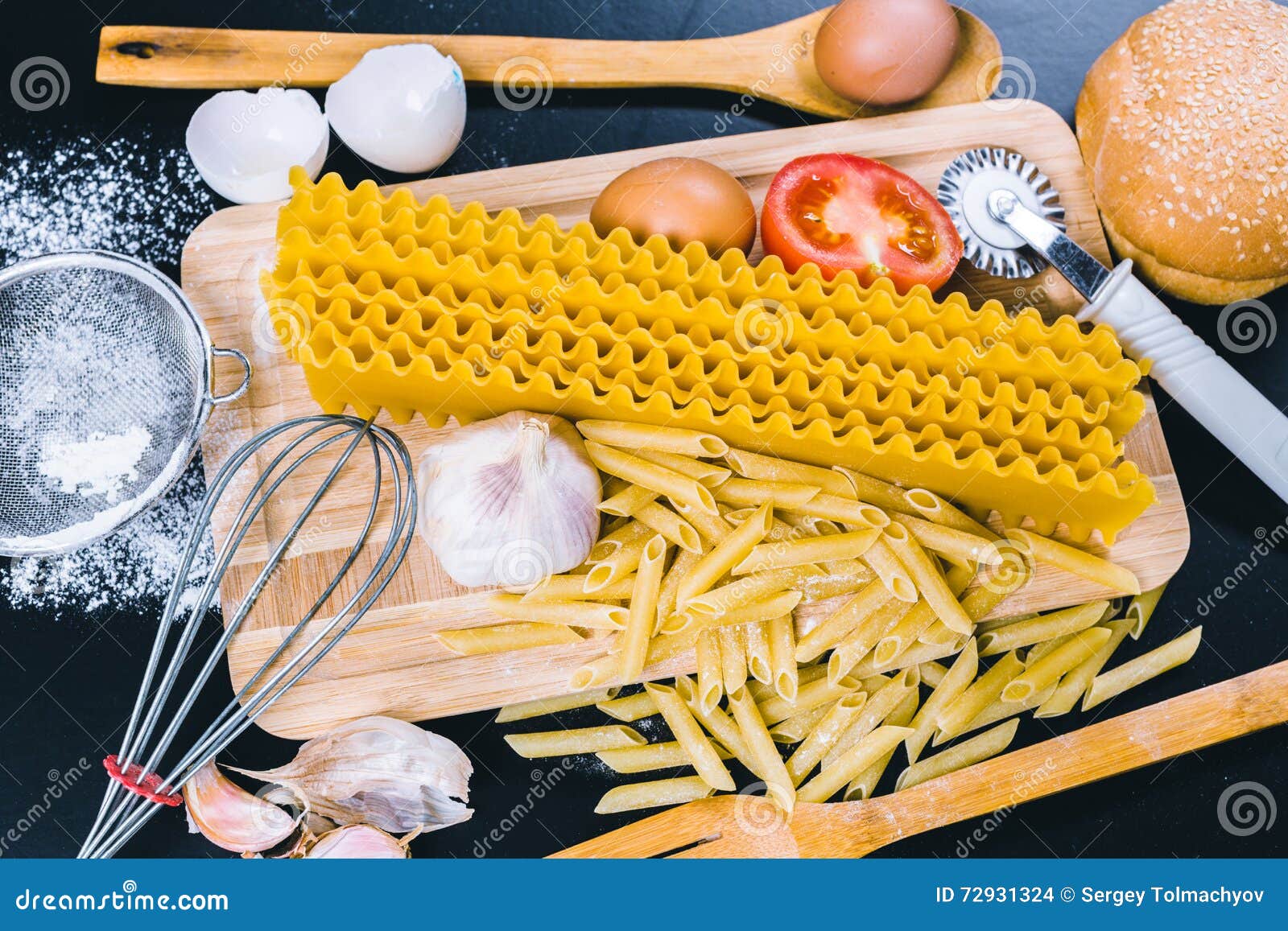 Dry pasta spaghetti stock photo. Image of bottle, culture - 72931324