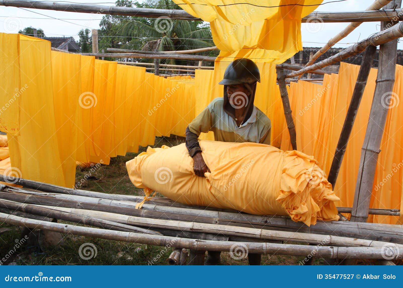 Drying fabric editorial photography. Image of process - 35477527