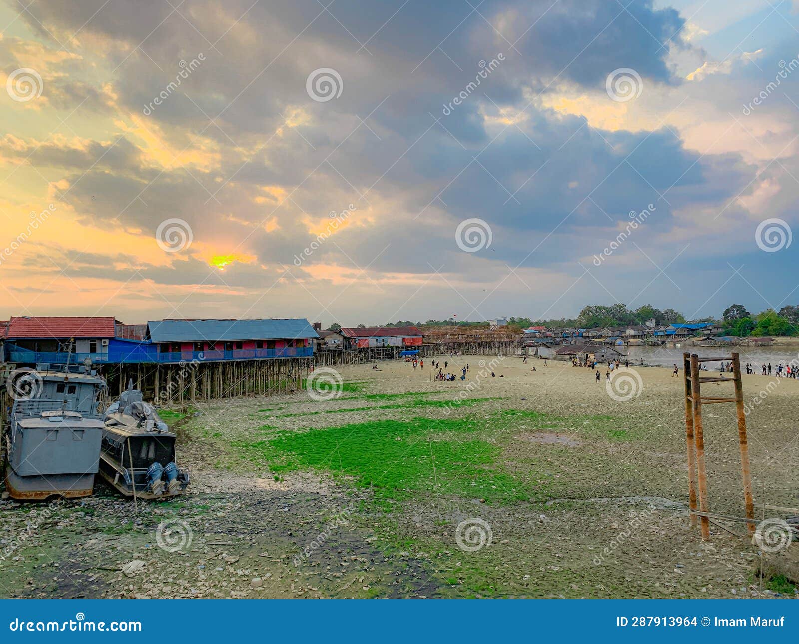 The Drying of the Kahayan River Stock Photo - Image of drying, moment ...