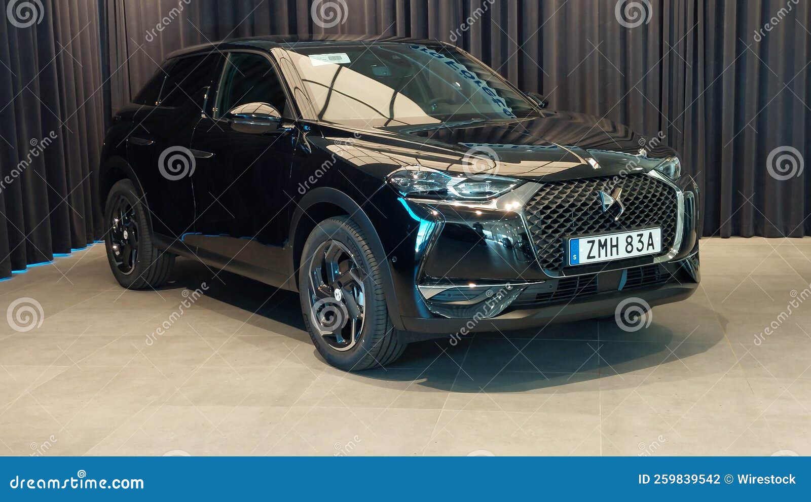 Ds d3 cross back 2022 2023 fotografía editorial. Imagen de linternas ...