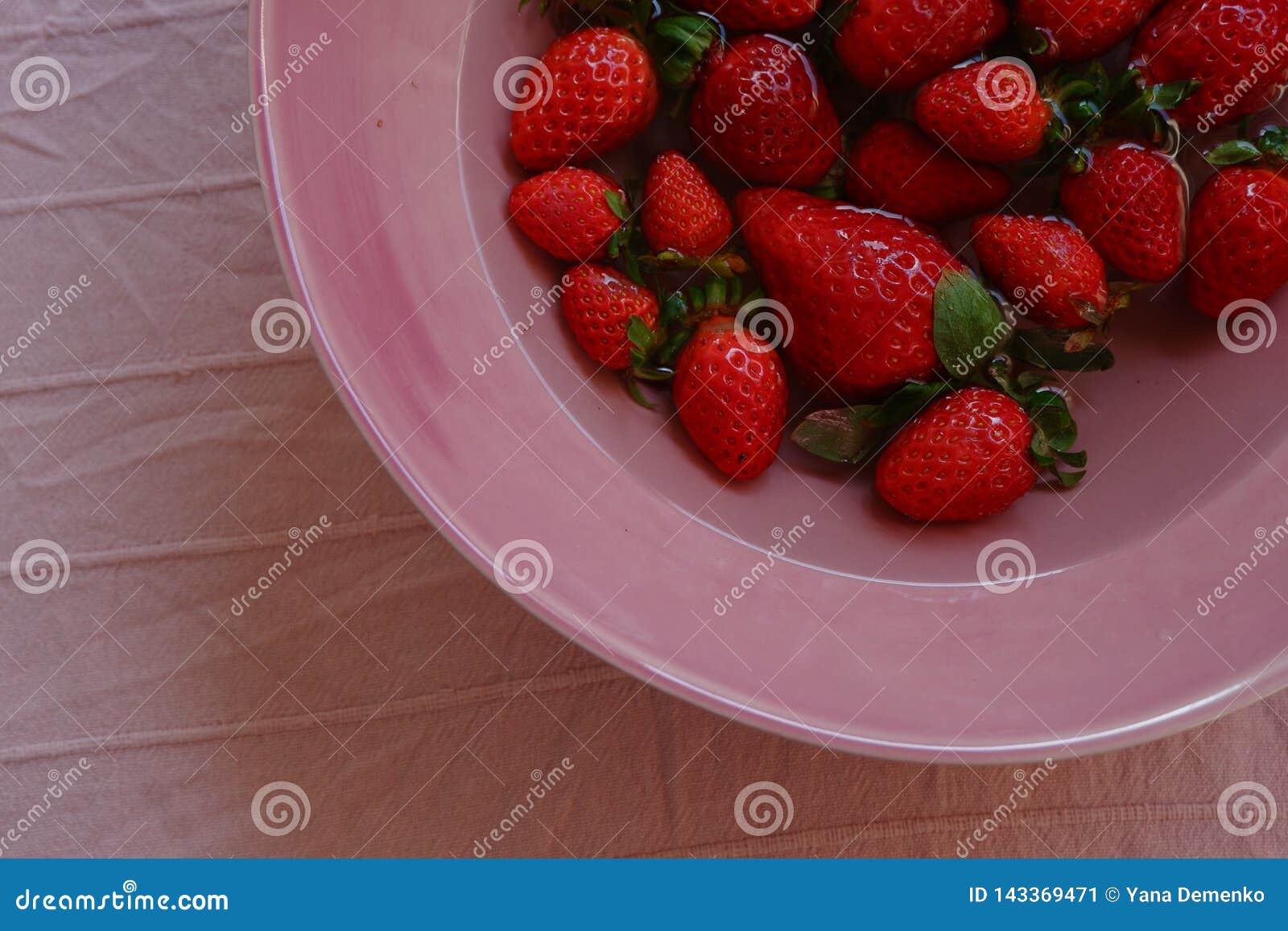 Strawberries on a Pink Plate Stock Image - Image of farming, homemade ...
