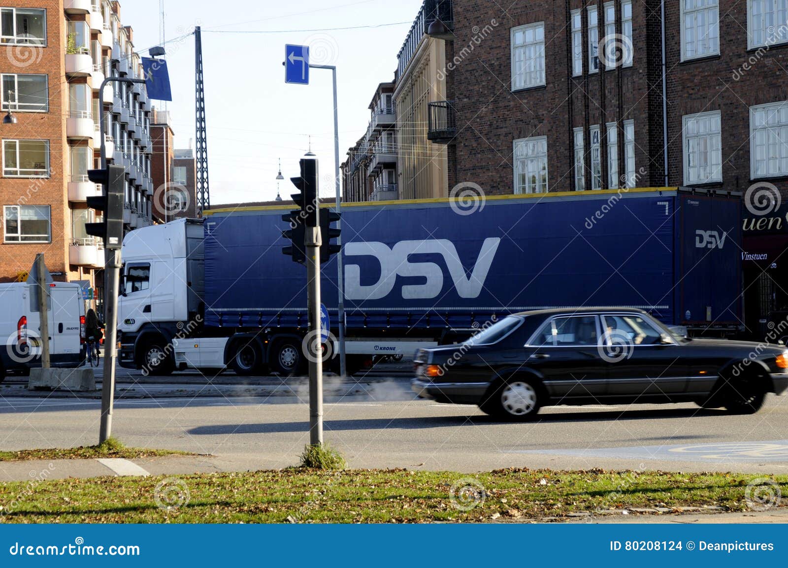 DSV LKW-TRANSPORT redaktionelles stockbild. Bild von reisende - 80208124