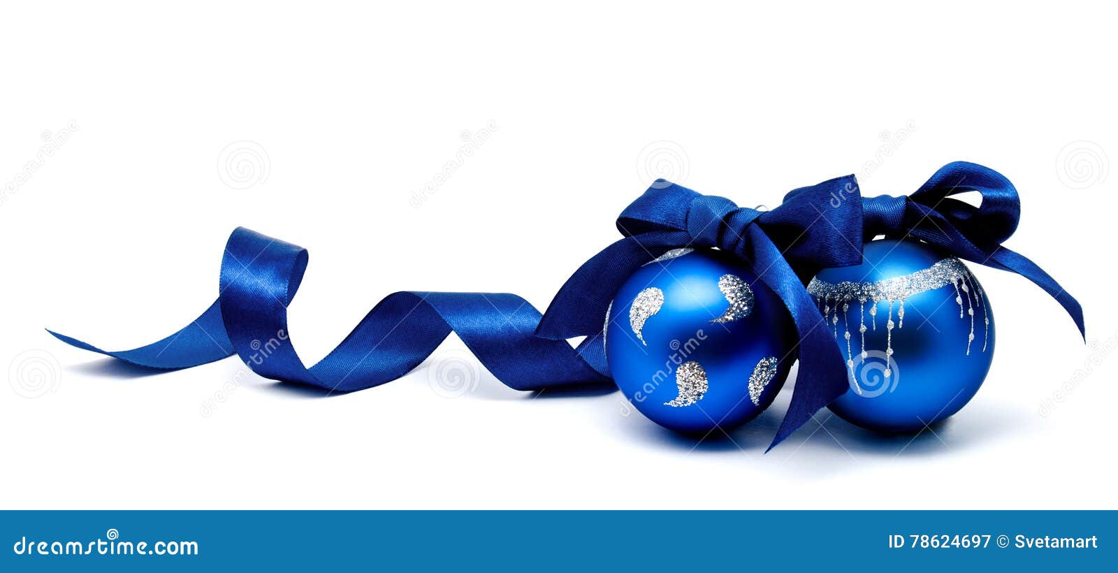 Duas Bolas Azuis Perfeitas Do Natal Com a Fita Isolada Imagem de Stock ...