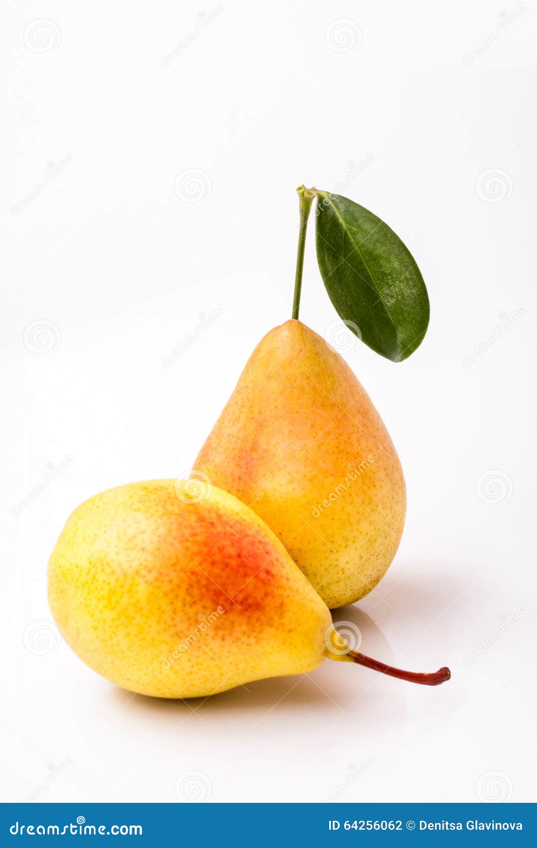 Duas Peras Isoladas No Fundo Branco Foto de Stock - Imagem de dieta ...