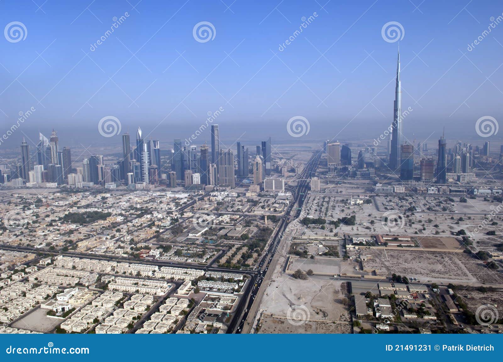 DUBAI Aerial view editorial photo. Image of skyscraper - 21491231