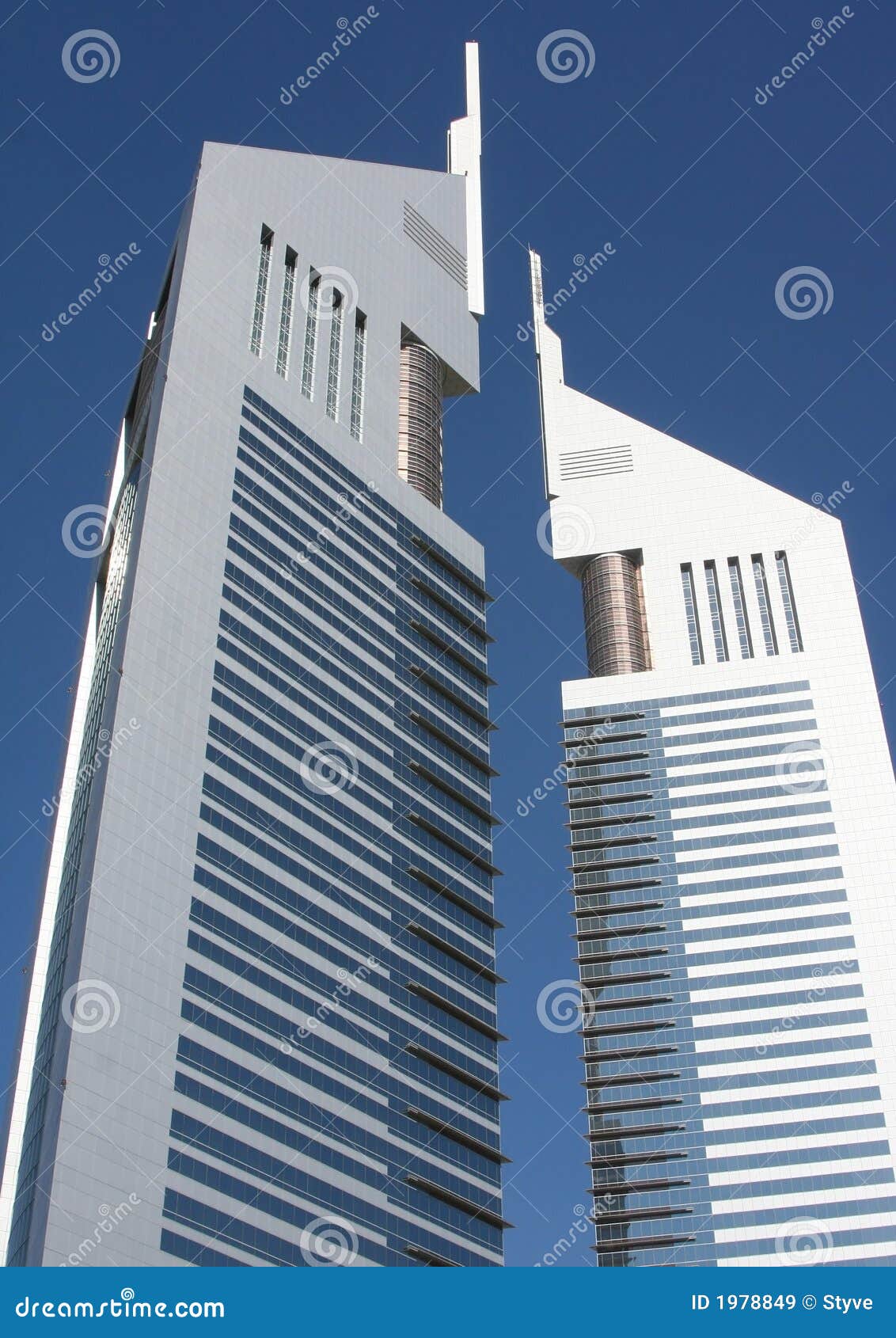 Dubai - emirata torres imagen de archivo. Imagen de glass - 1978849