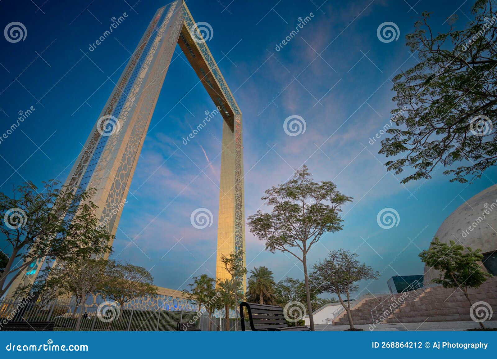 Dubai frame editorial photography. Image of city, reflection - 268864212