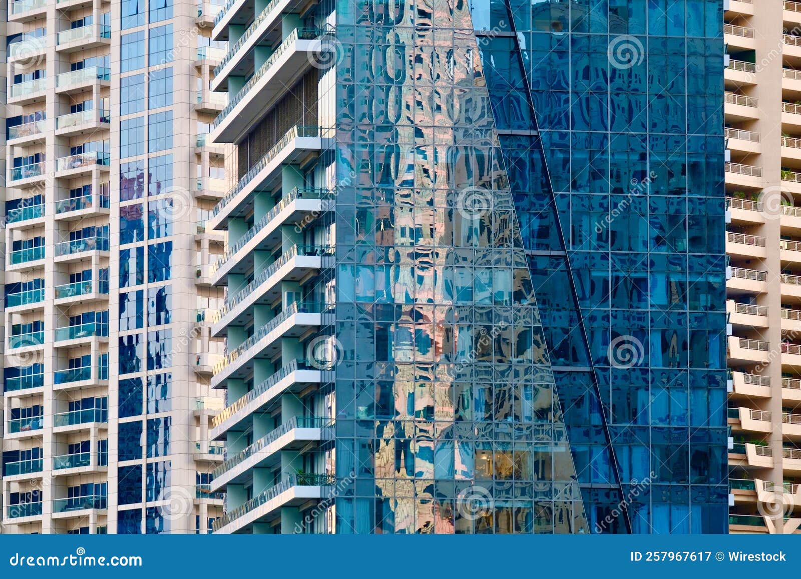 Dubai, la linea del centro fotografia editoriale. Immagine di ...