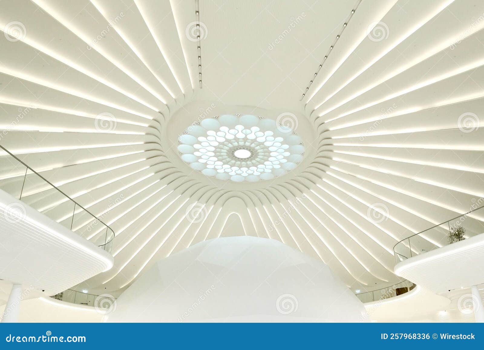 Dubai, la linea del centro fotografia editoriale. Immagine di emirato ...