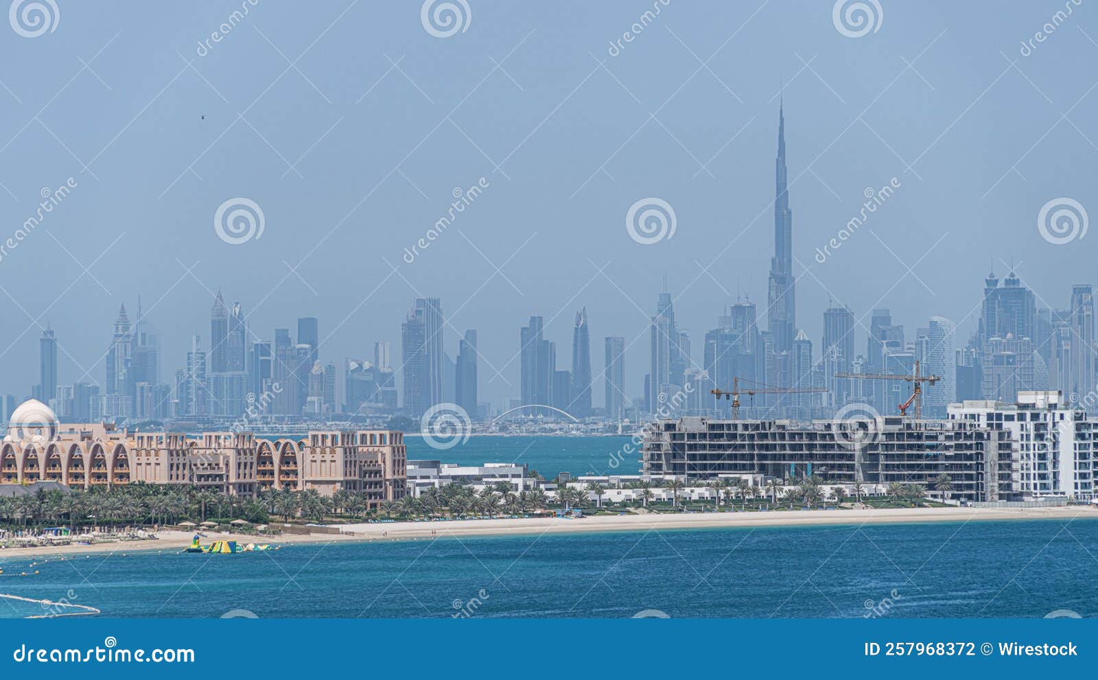 Dubai, la linea del centro fotografia editoriale. Immagine di ...